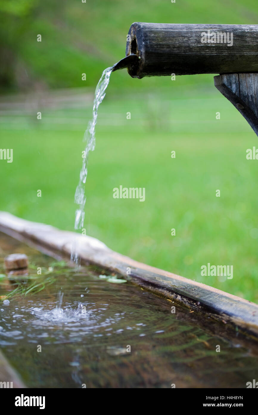 Water flows well splashes hi-res stock photography and images - Alamy