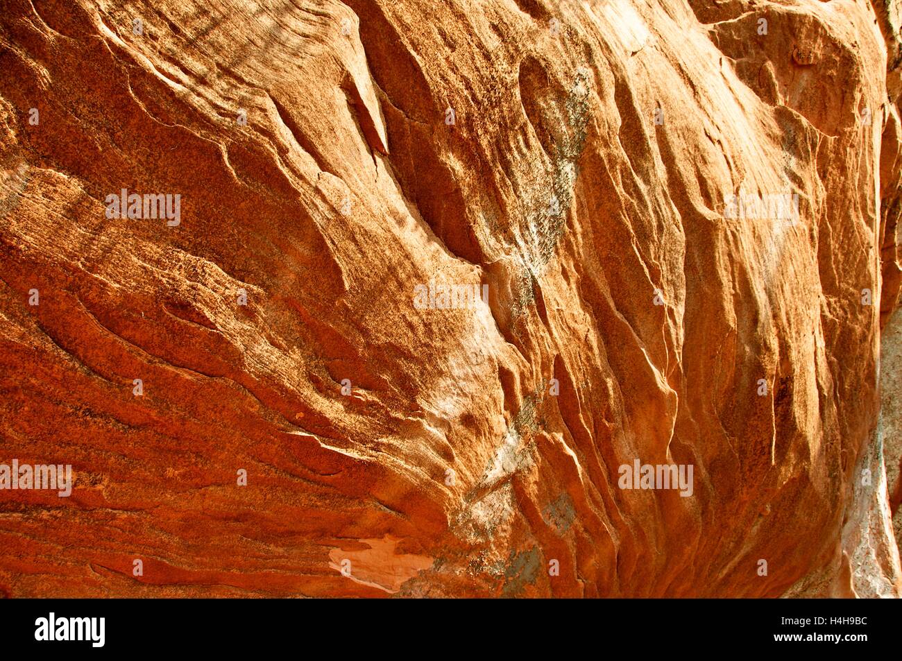 Cracked rock texture hi-res stock photography and images - Alamy