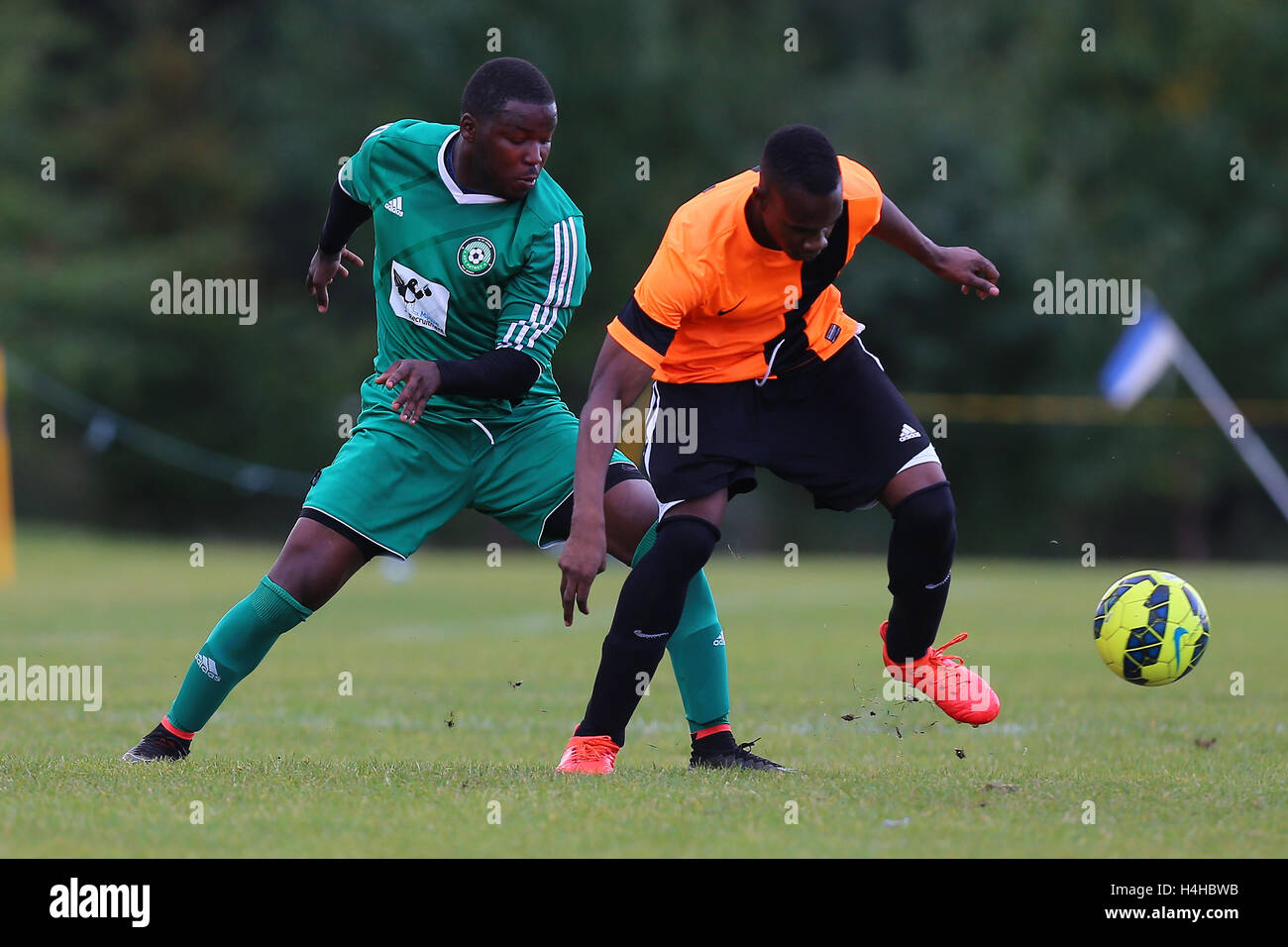 El Valiente (orange/black) vs AFC Putney, London FA Sunday Challenge ...