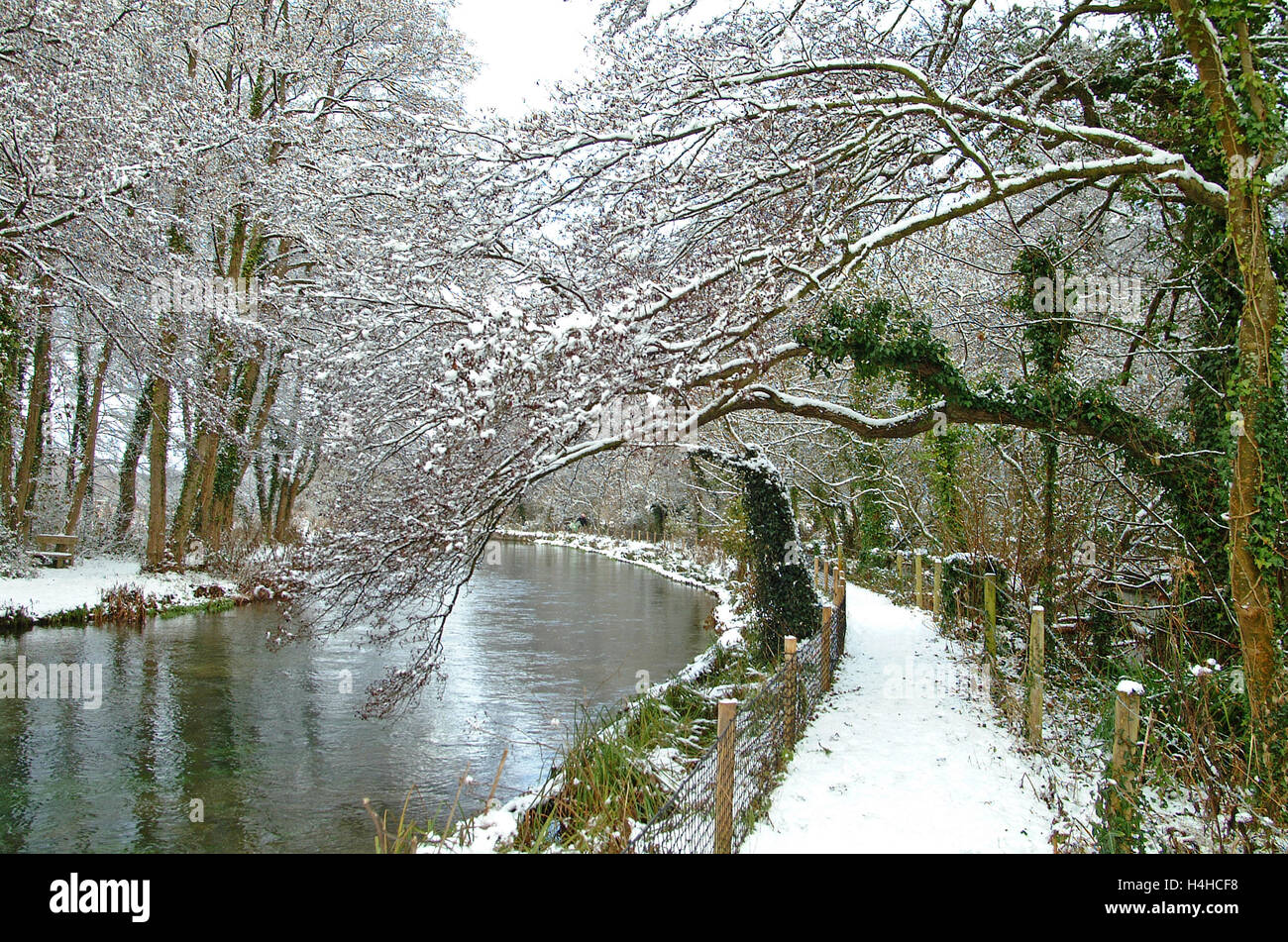 River itchen navigation heritage trail hi-res stock photography and ...