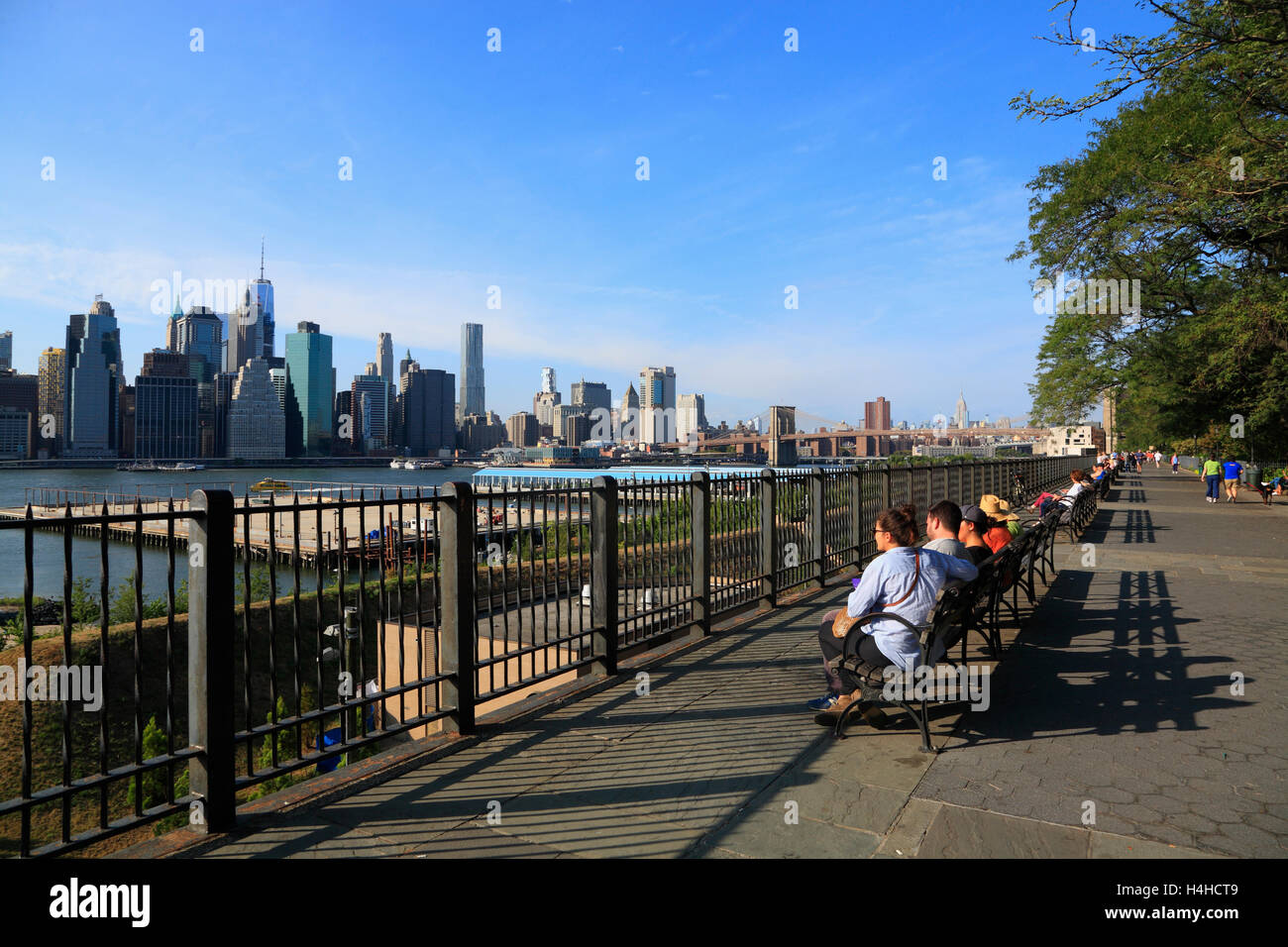 Views of new york city from the east river hi-res stock photography and ...