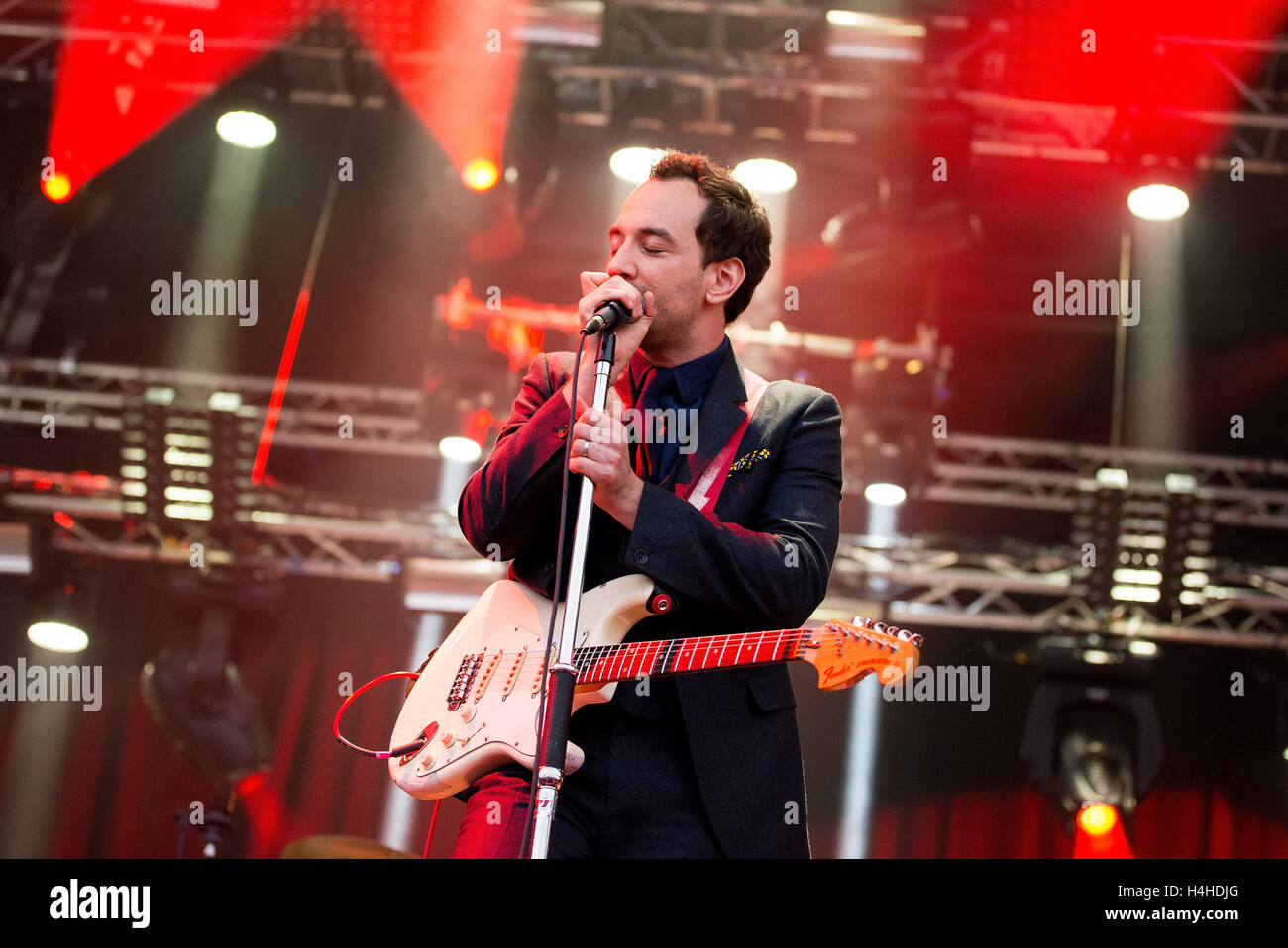 BARCELONA - MAY 27: Albert Hammond Jr. (rock musician) performs at ...