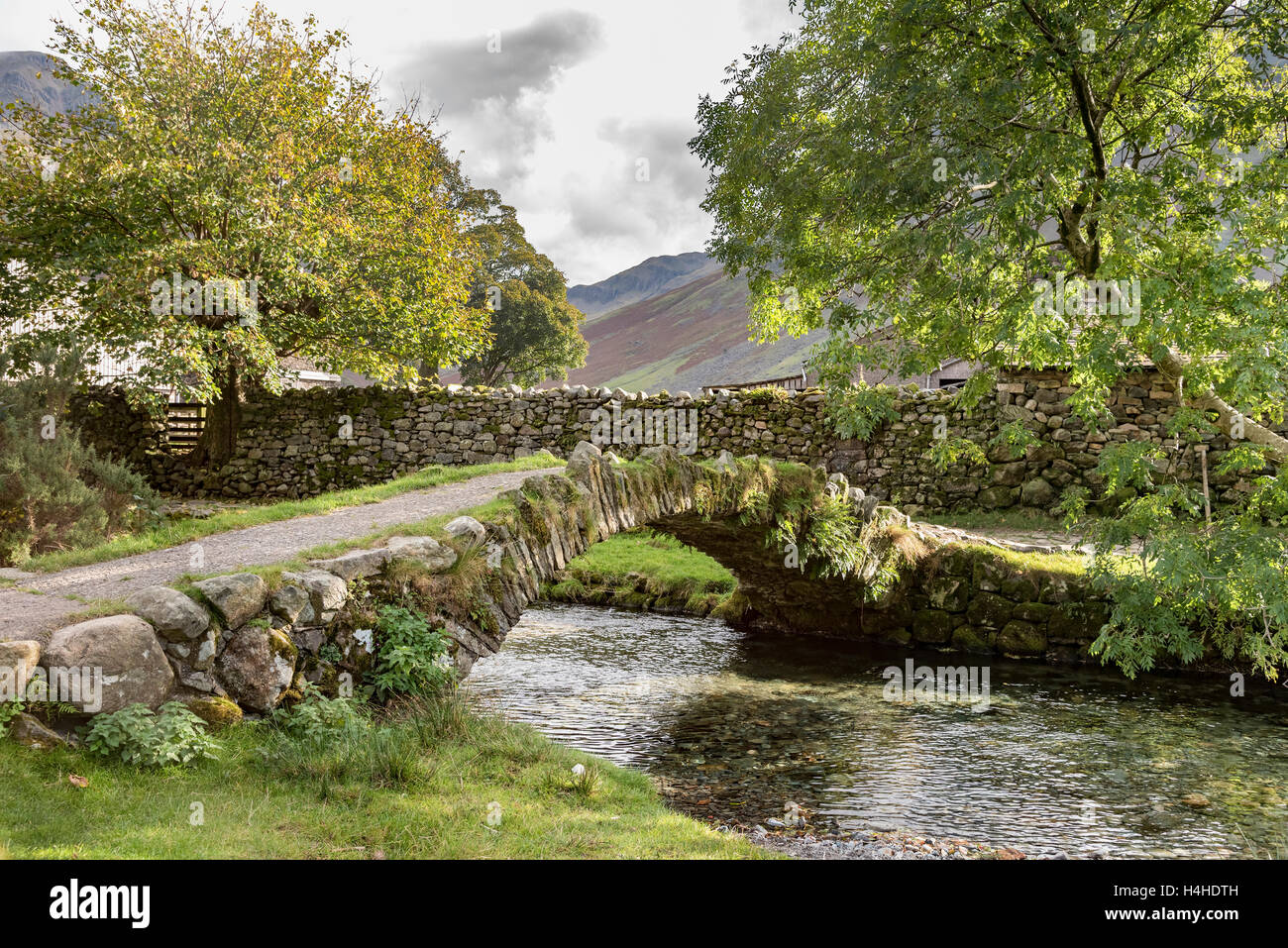 An ancient stone bridge over the beck at Wasdale Head Stock Photo - Alamy