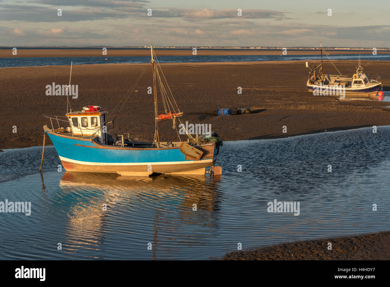 Sunset over Liverpool Bay at Meols on the Wirral peninsular. Merseyside ...