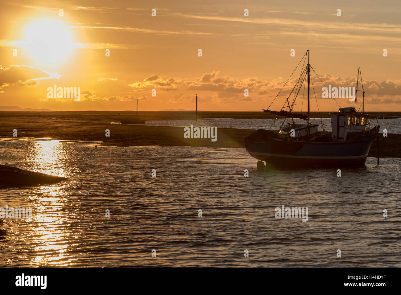 Sunset over Liverpool Bay at Meols on the Wirral peninsular. Merseyside ...