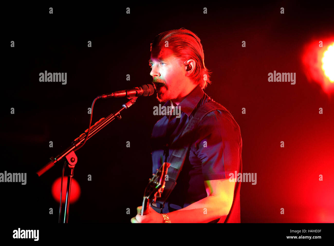 Alternative indie rock hi-res stock photography and images - Alamy