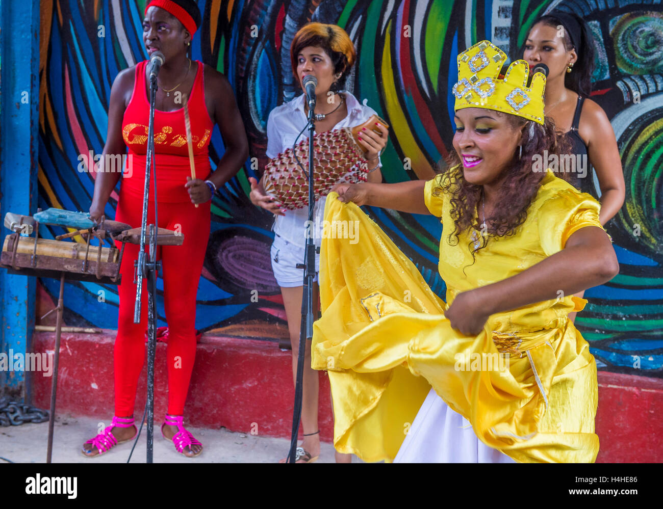 Rumba dancers in Havana Cuba Stock Photo - Alamy