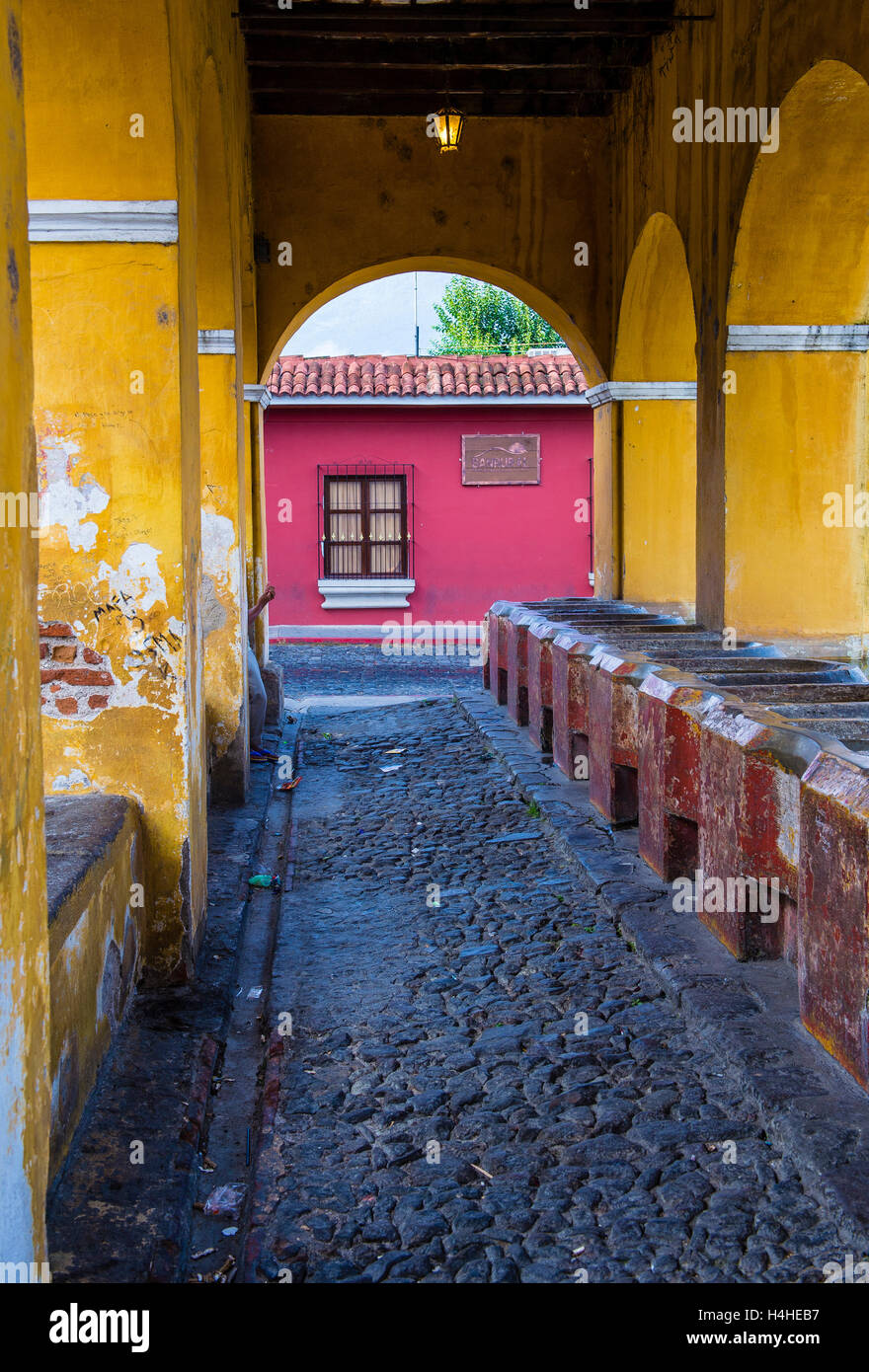 Street view of Antigua Guatemala Stock Photo - Alamy