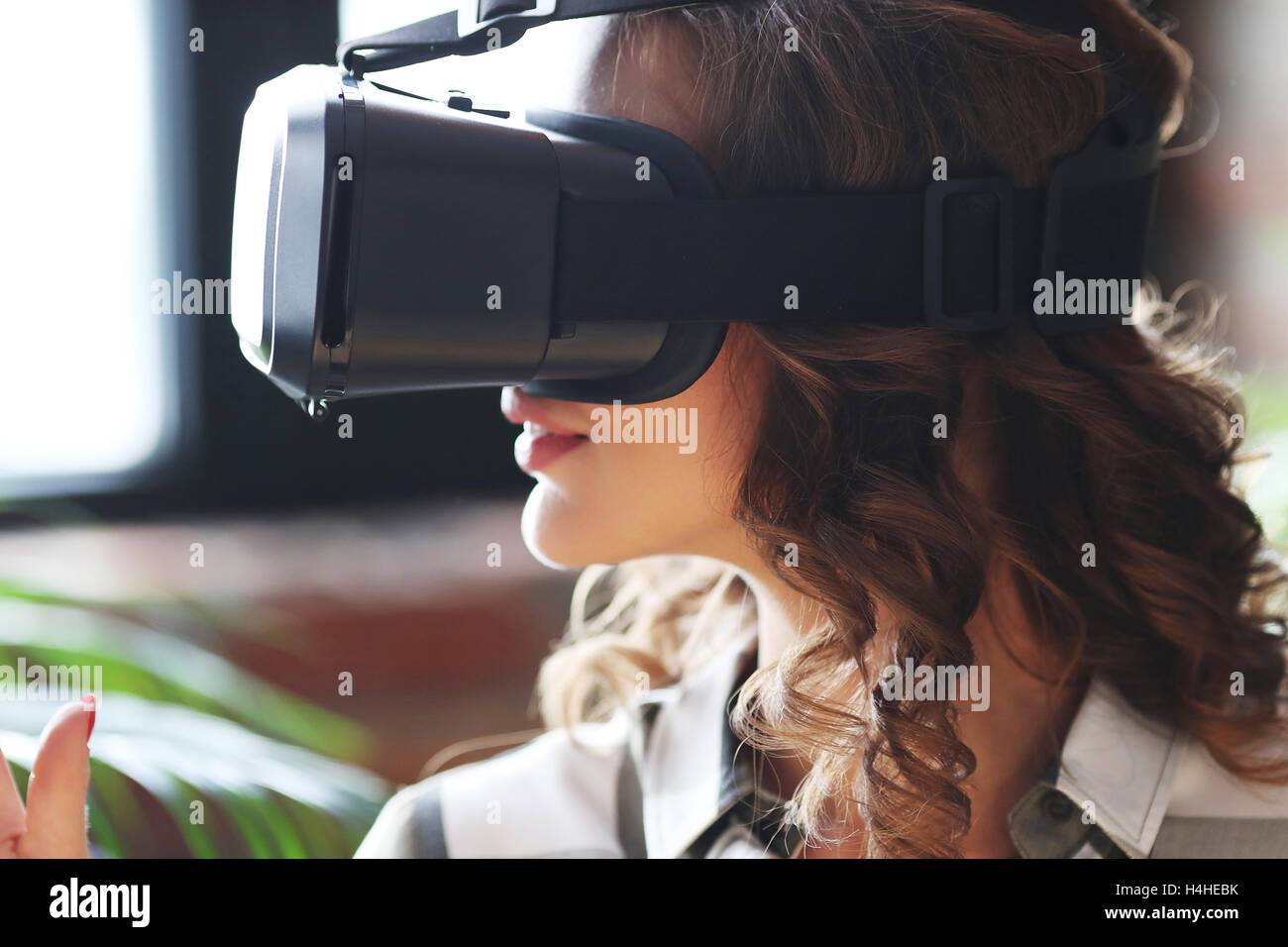 Woman with VR headset Stock Photo - Alamy
