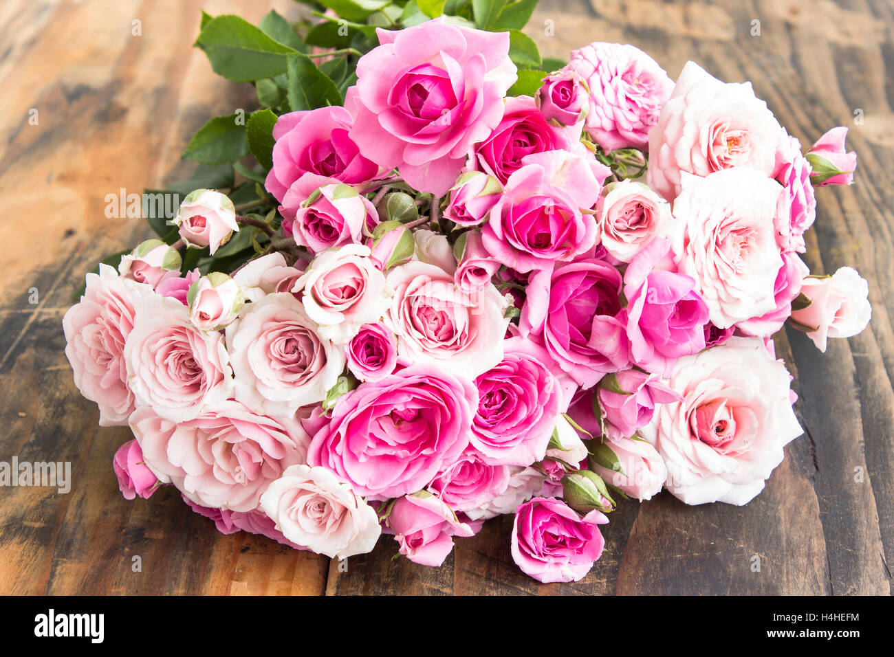 Wedding bouquet on wood table hi-res stock photography and images - Alamy