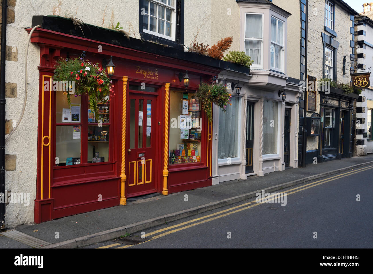 Shops in a north east town hi-res stock photography and images - Alamy