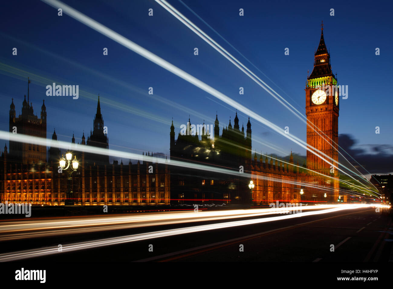 Big Ben Queen Elizabeth II tower and Houses of Parliament at night ...