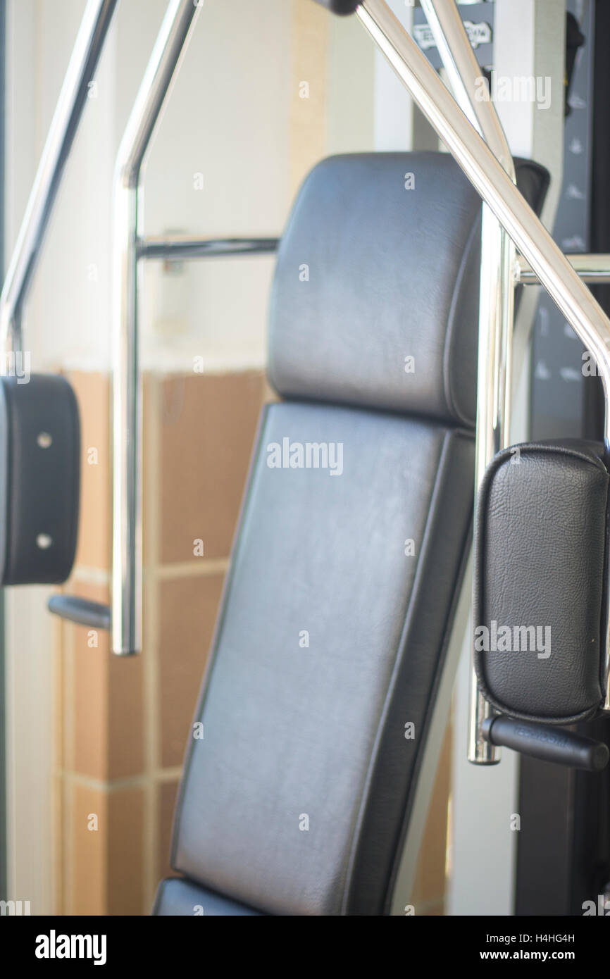 Gym exercise weight training pec deck chest resistance machine in ...