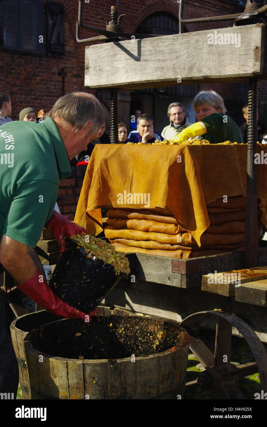 Cider Pressing Demonstration Stock Photo - Alamy