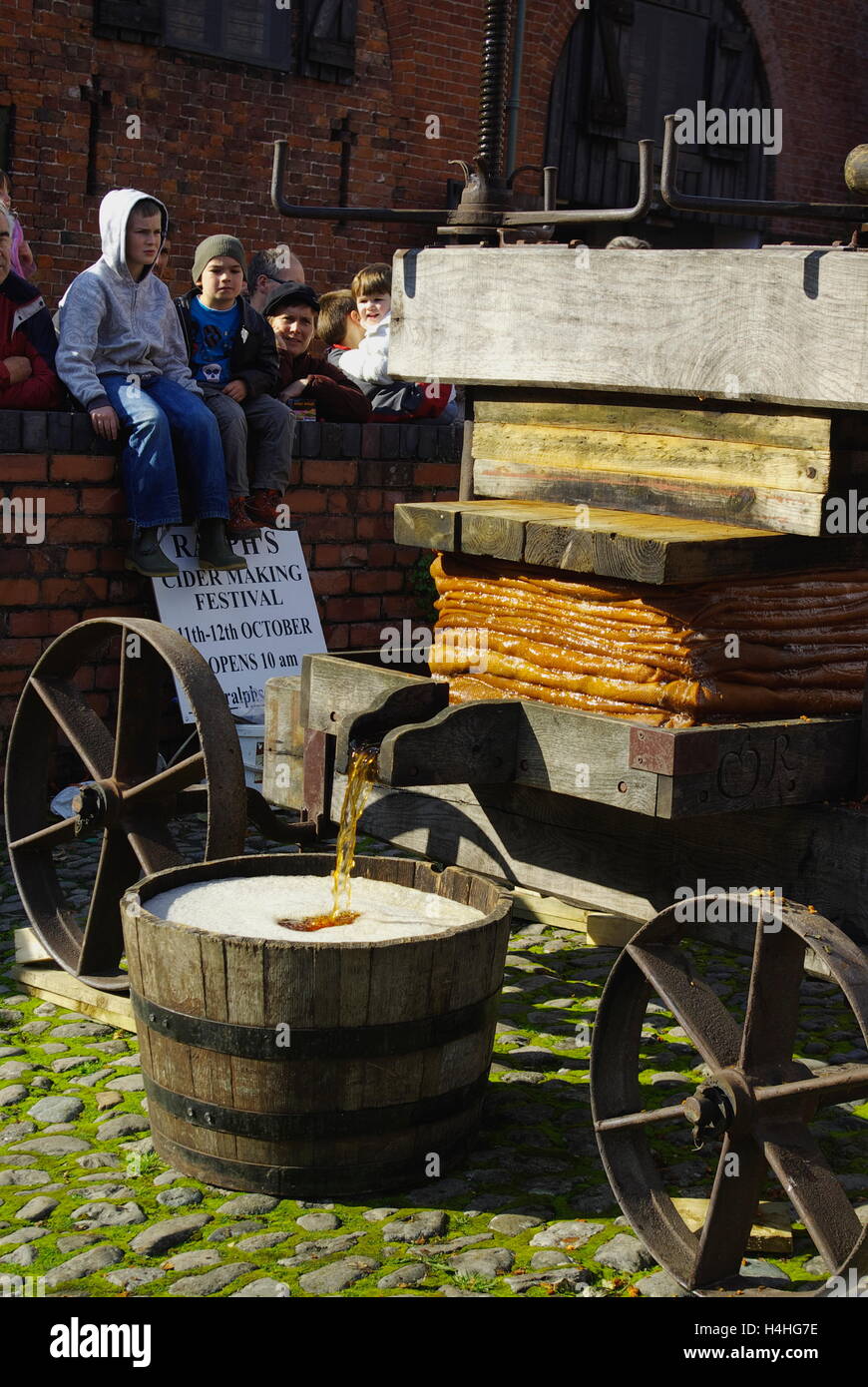 Cider Pressing Demonstration Stock Photo - Alamy