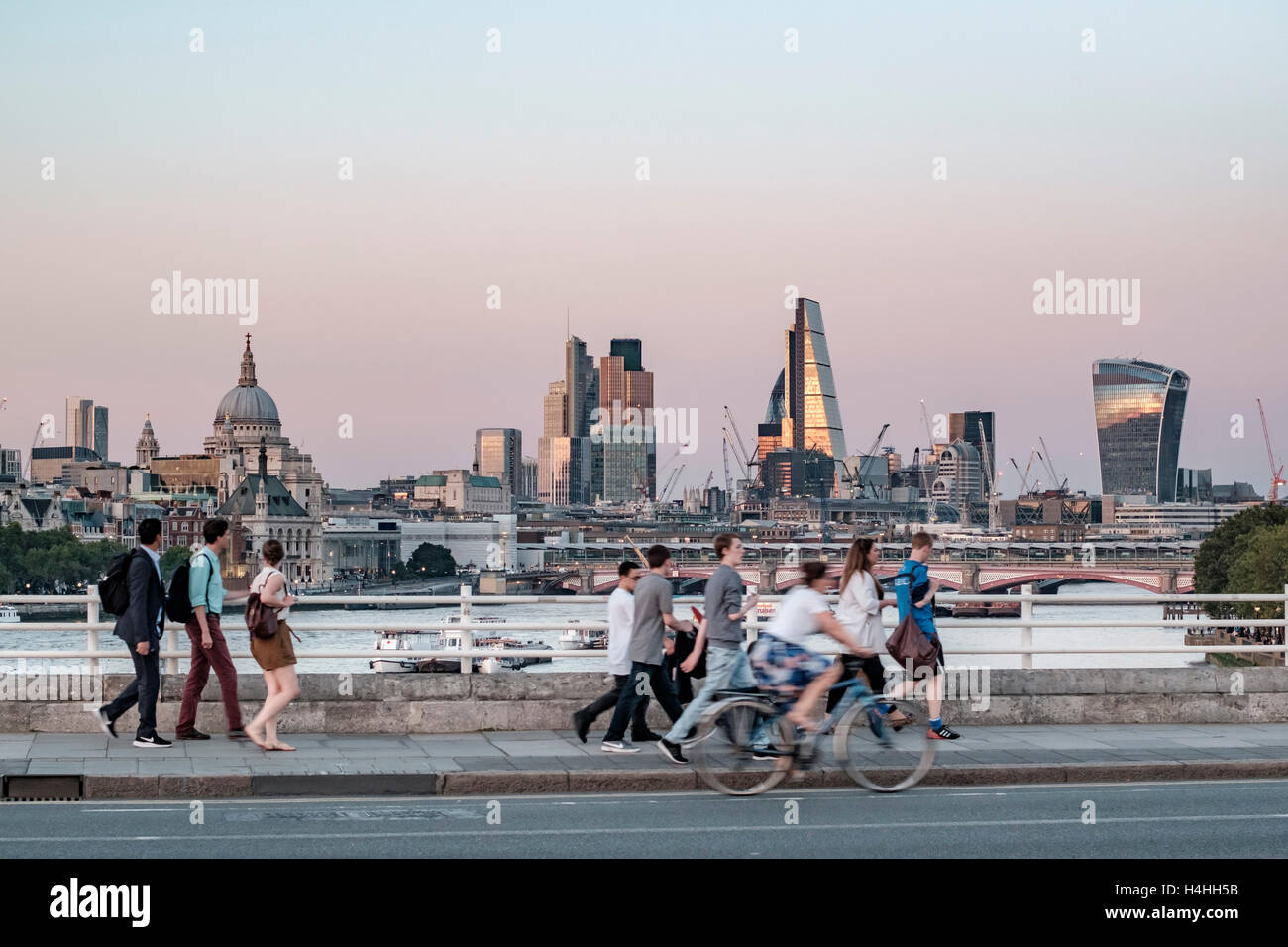 London backdrop hi-res stock photography and images - Alamy