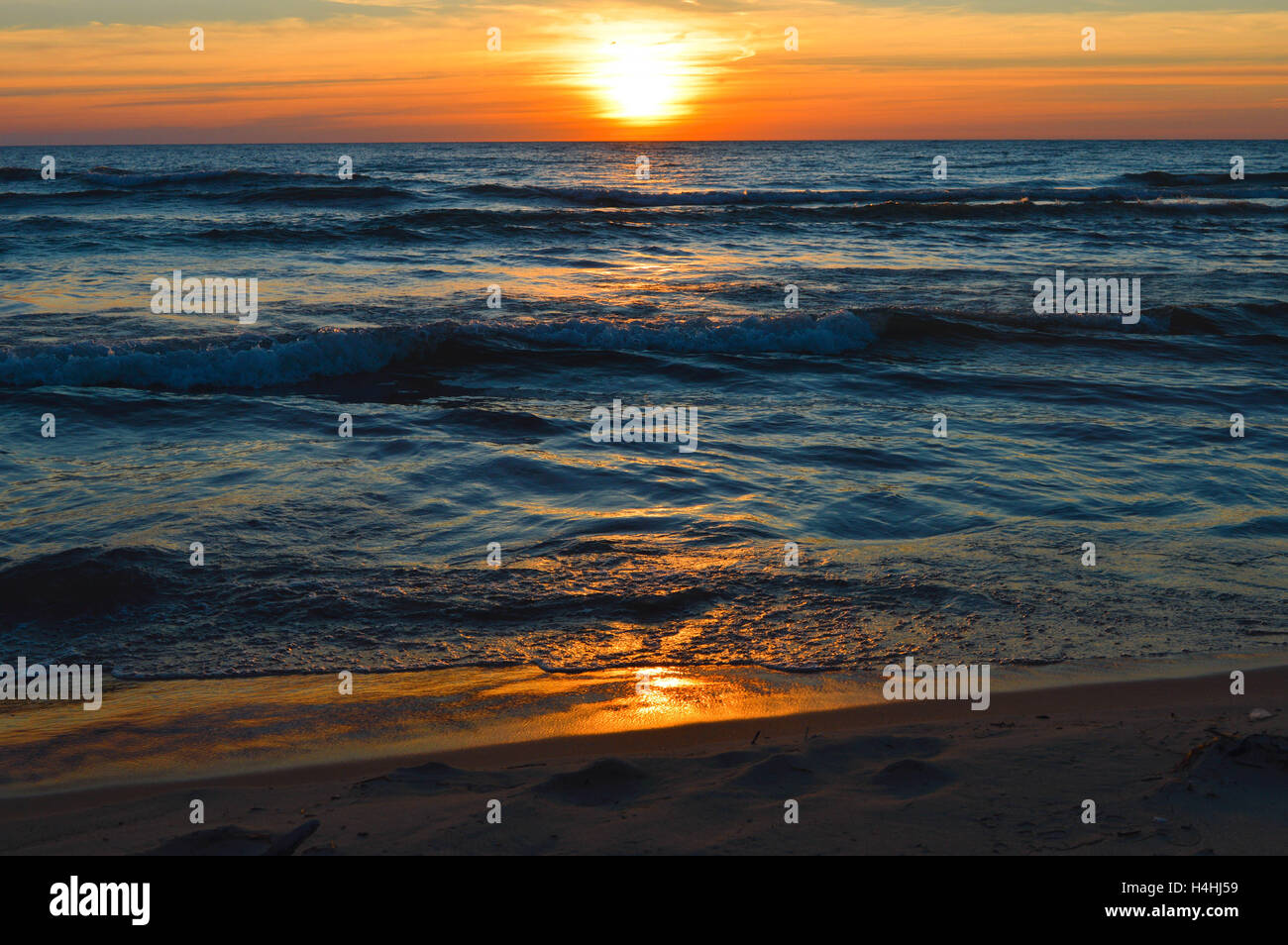 Sunrise lake huron silhouette of couple hi-res stock photography and ...