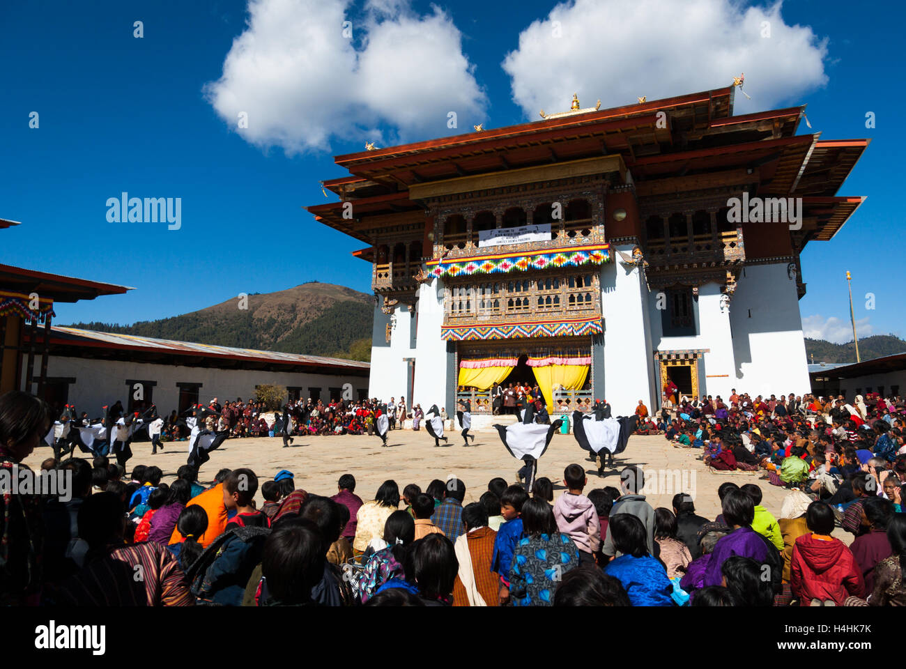 Children's Crane Dance at Black-necked Crane Festival, Gangte Monastery ...