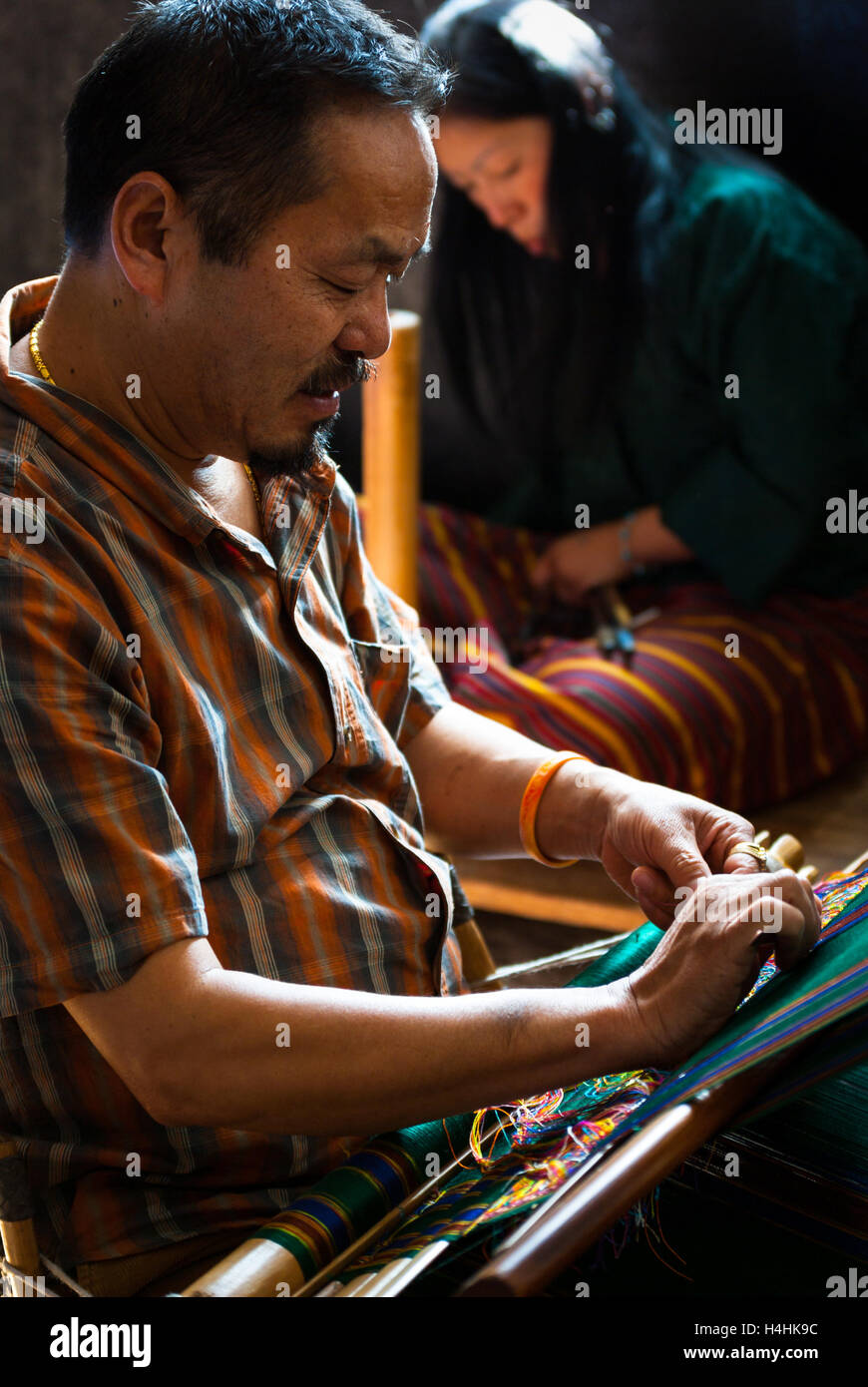 Man weaving loom hi-res stock photography and images - Alamy