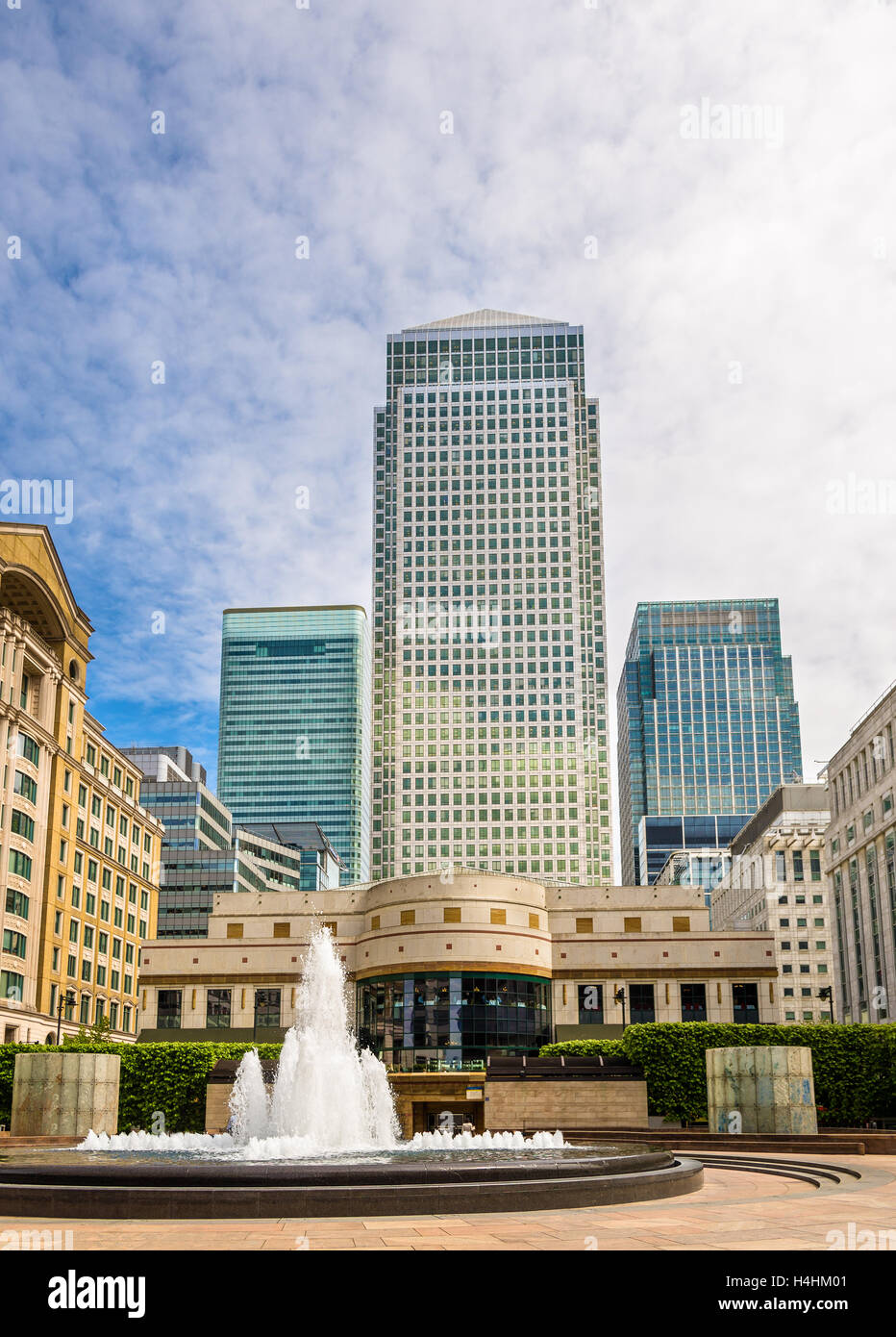 Fountain on Cabot Square in Canary Wharf business district - Lon Stock ...