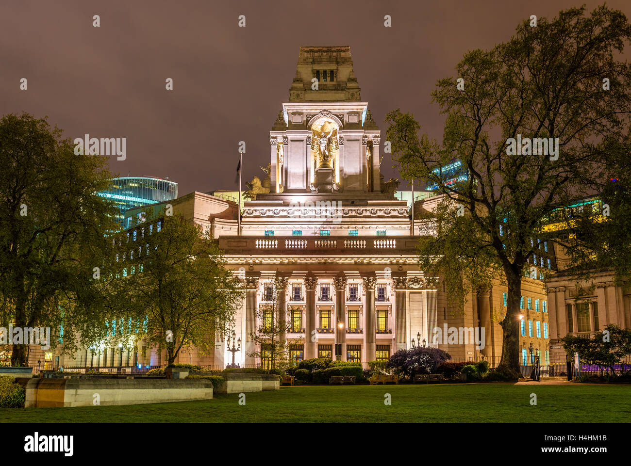 Trinity square garden hi-res stock photography and images - Alamy