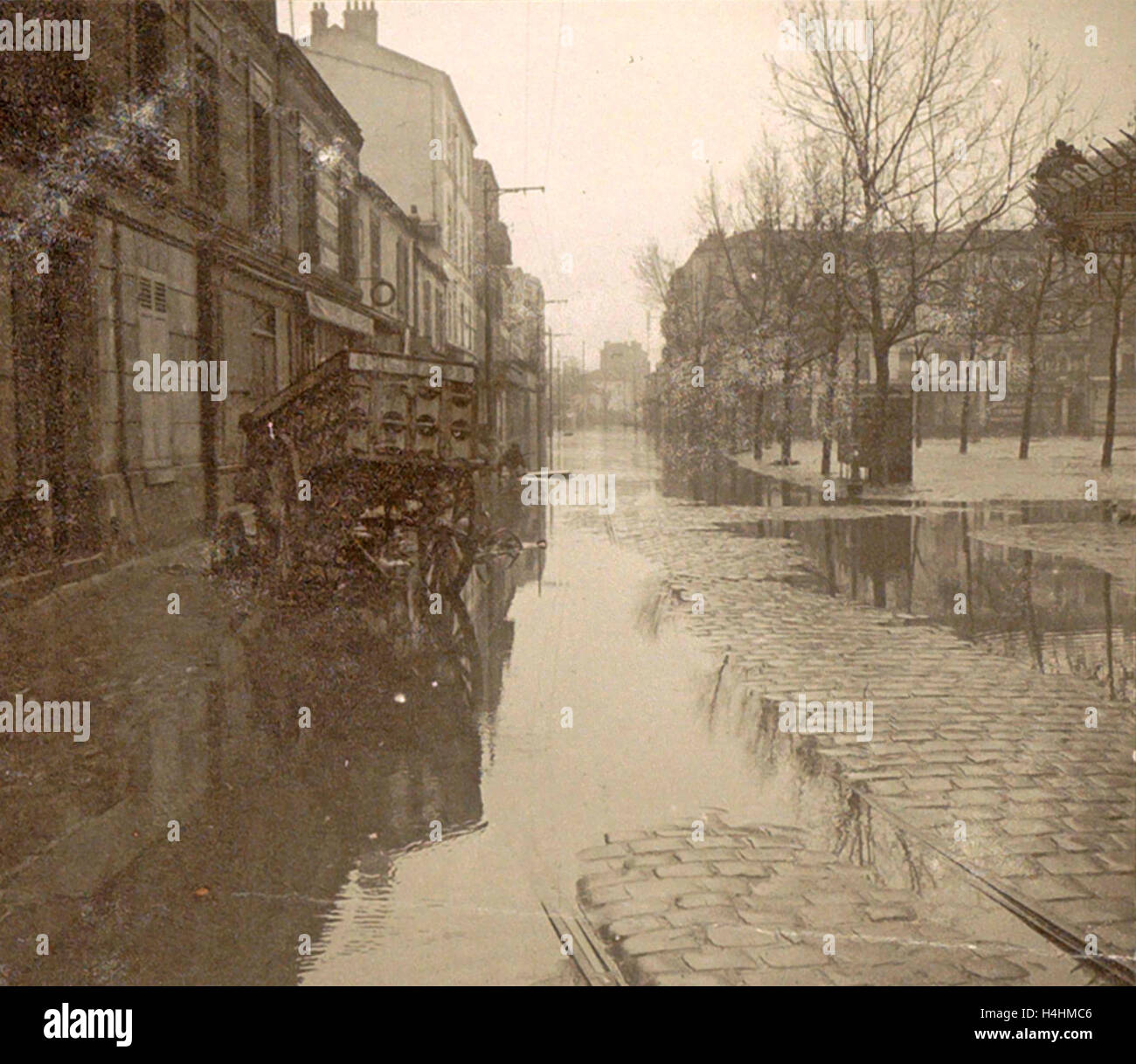 Kar in flooded street during flood Paris, France, 1910 Stock Photo - Alamy