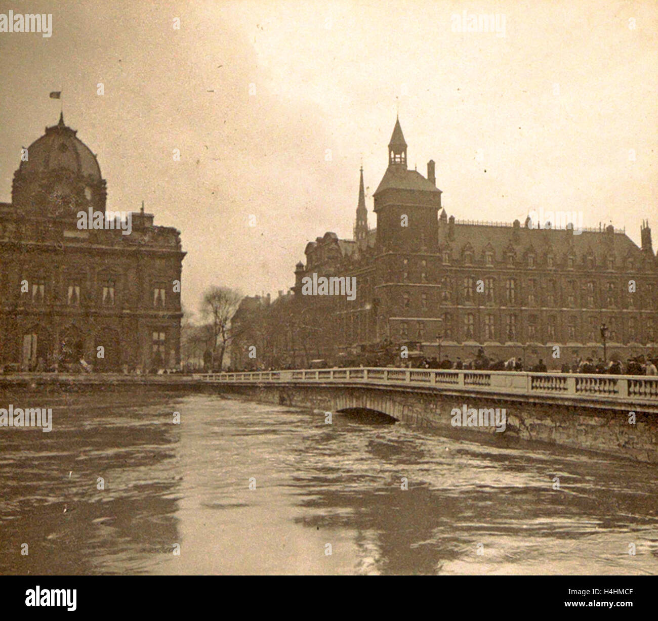 1910 buildings in france hi-res stock photography and images - Alamy