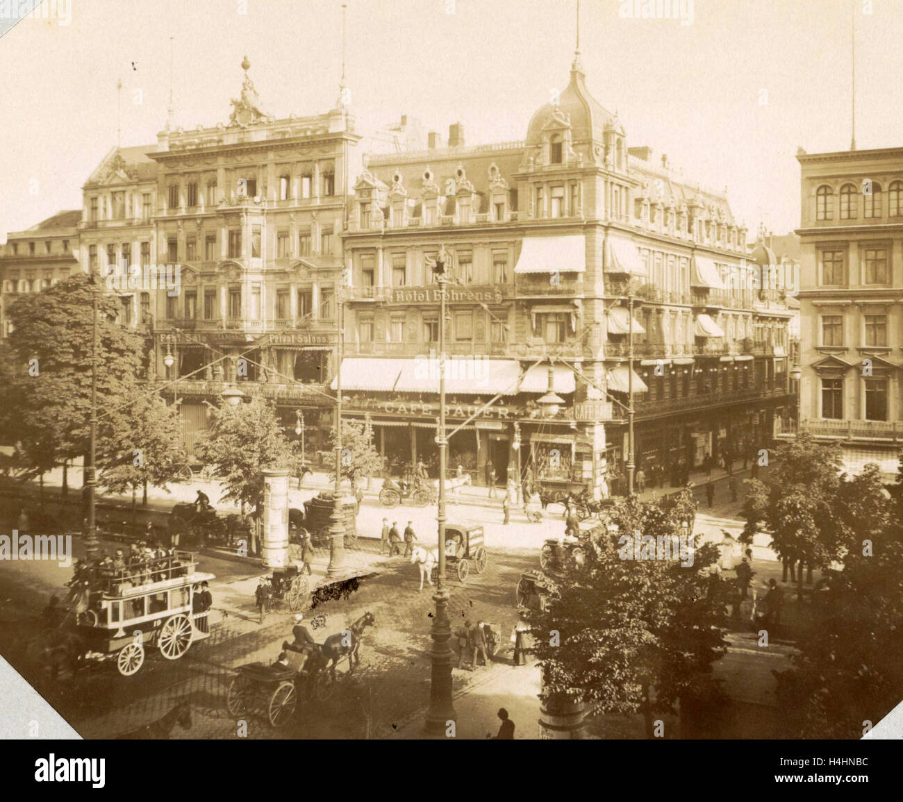 Berlin traffic hi-res stock photography and images - Alamy