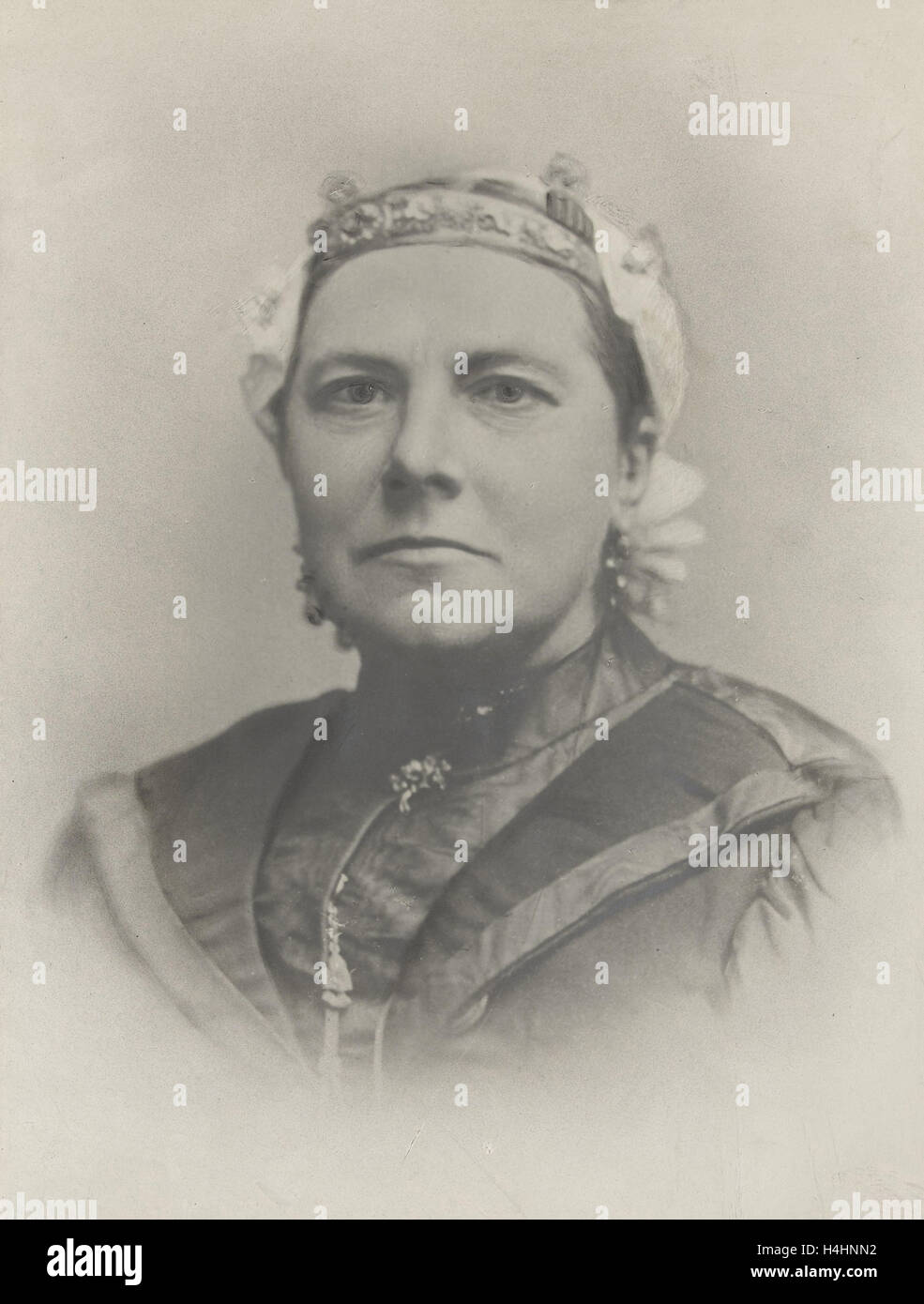 Woman portrait 1900 hi-res stock photography and images - Alamy