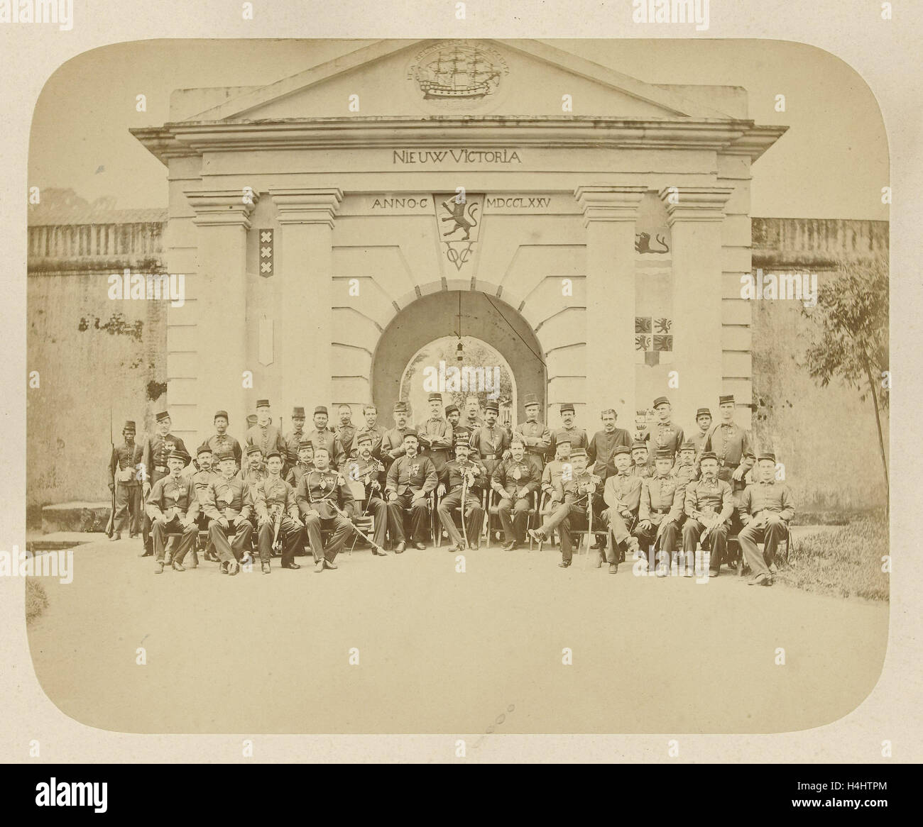 Group portrait of officers of the KNIL for the port of fort Nieuw ...