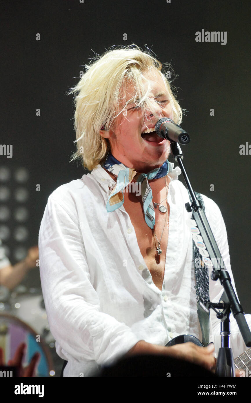 Ross Lynch, R5, September 3, 2015 The Mann Music Center Philadelphia ...