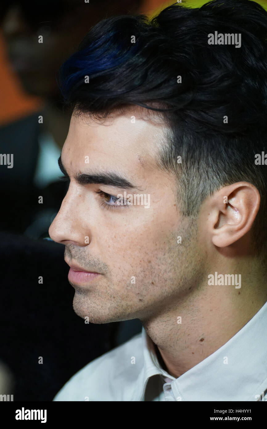 Band 36 hi-res stock photography and images - Alamy