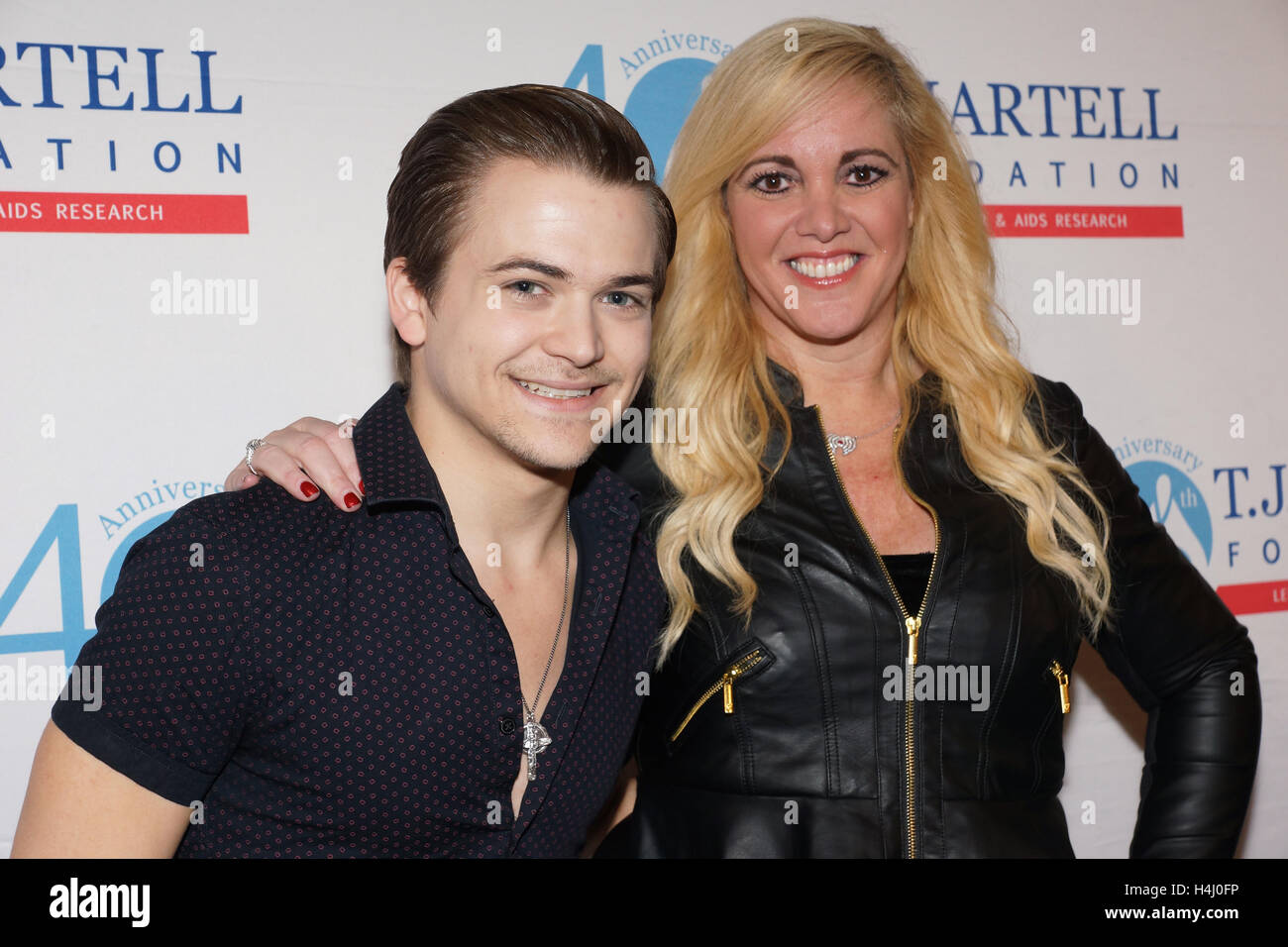 Hunter Hayes and honoree Alissa Pollack at T.J. Martell Foundation's ...
