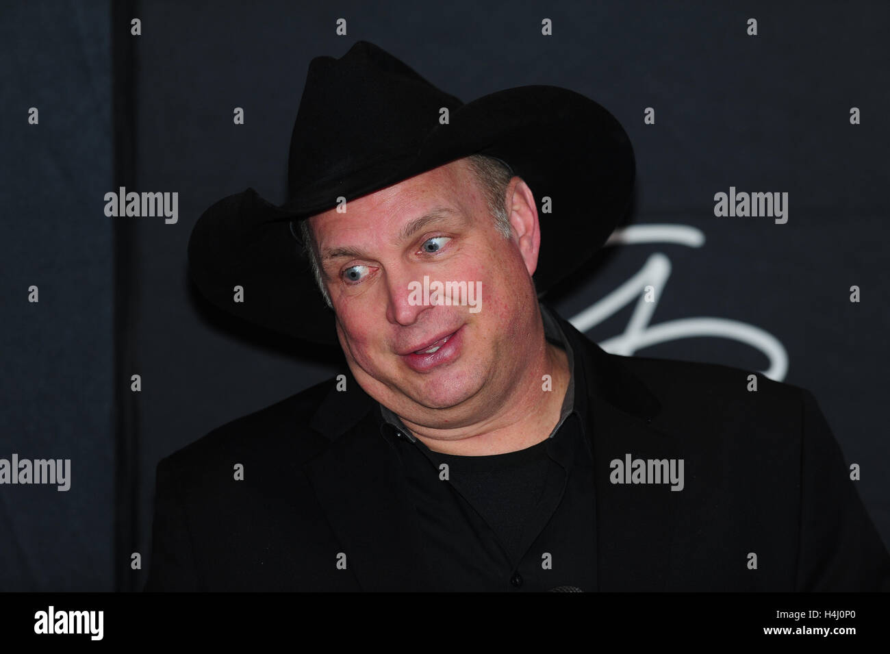 Garth Brooks Denver press conference for his first Denver show in over ...