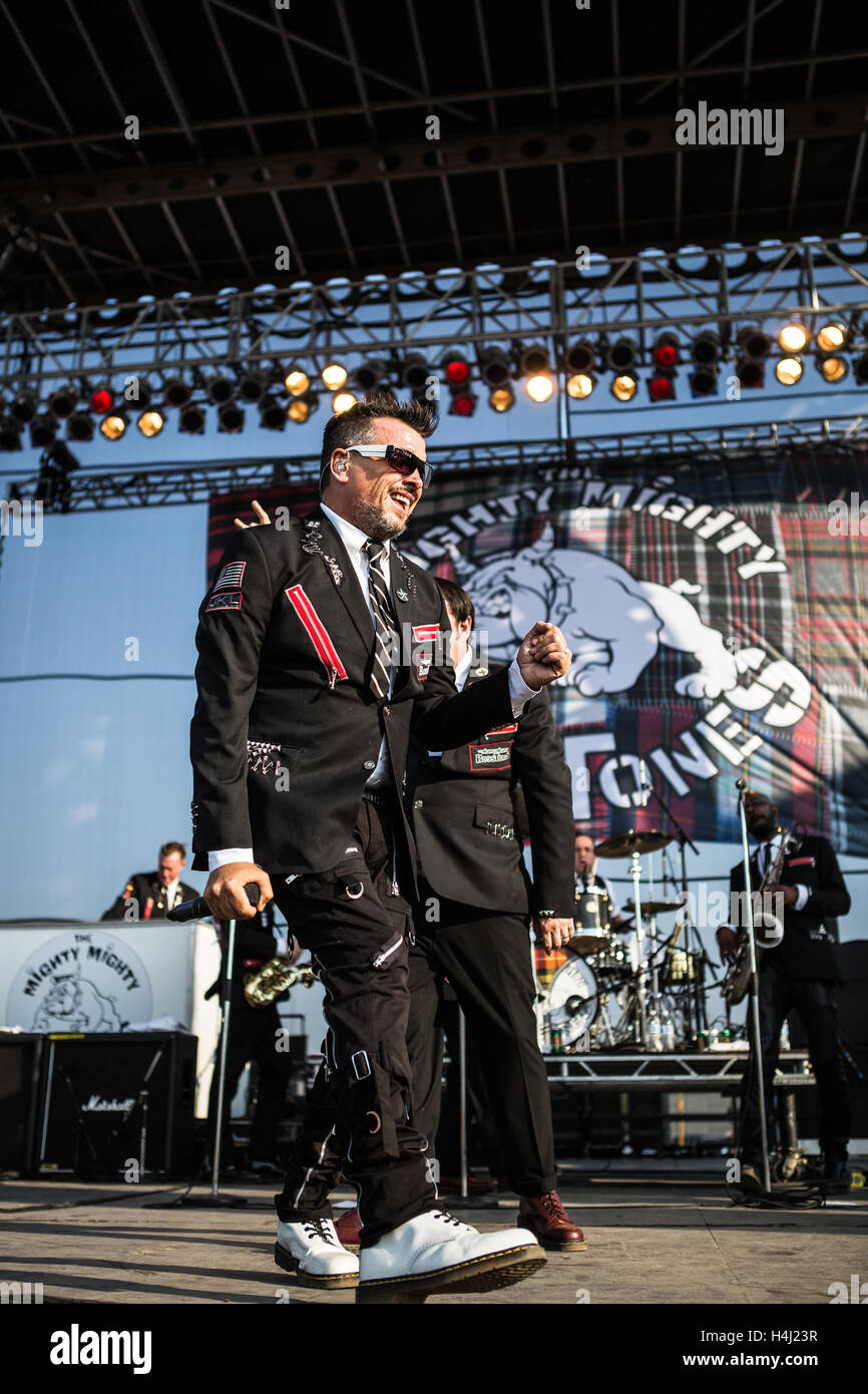 Dicky barrett hi-res stock photography and images - Alamy