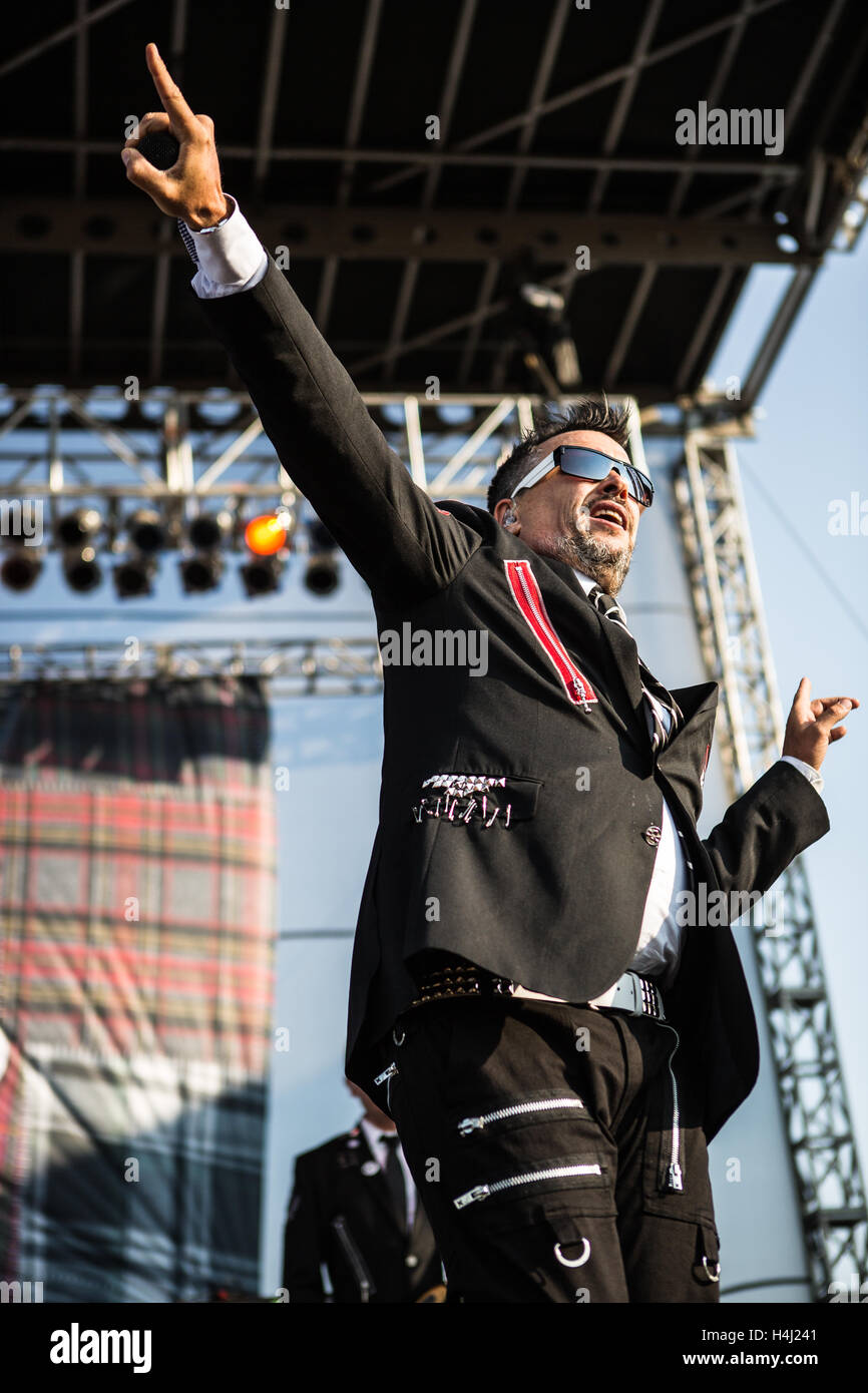 Dicky Barrett of The Mighty Mighty Bosstones performs at RIOT Fest on ...