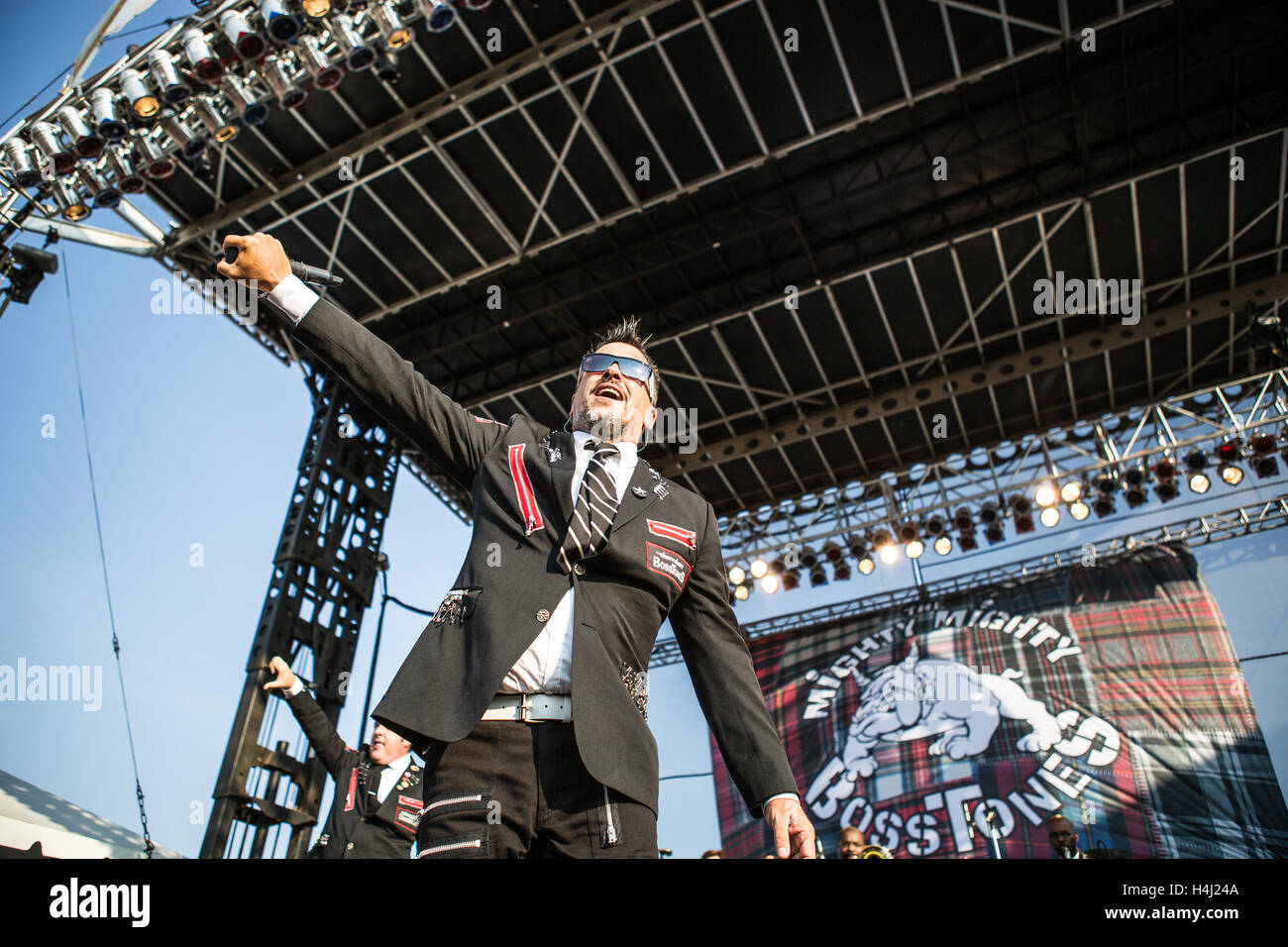 Dicky barrett hi-res stock photography and images - Alamy