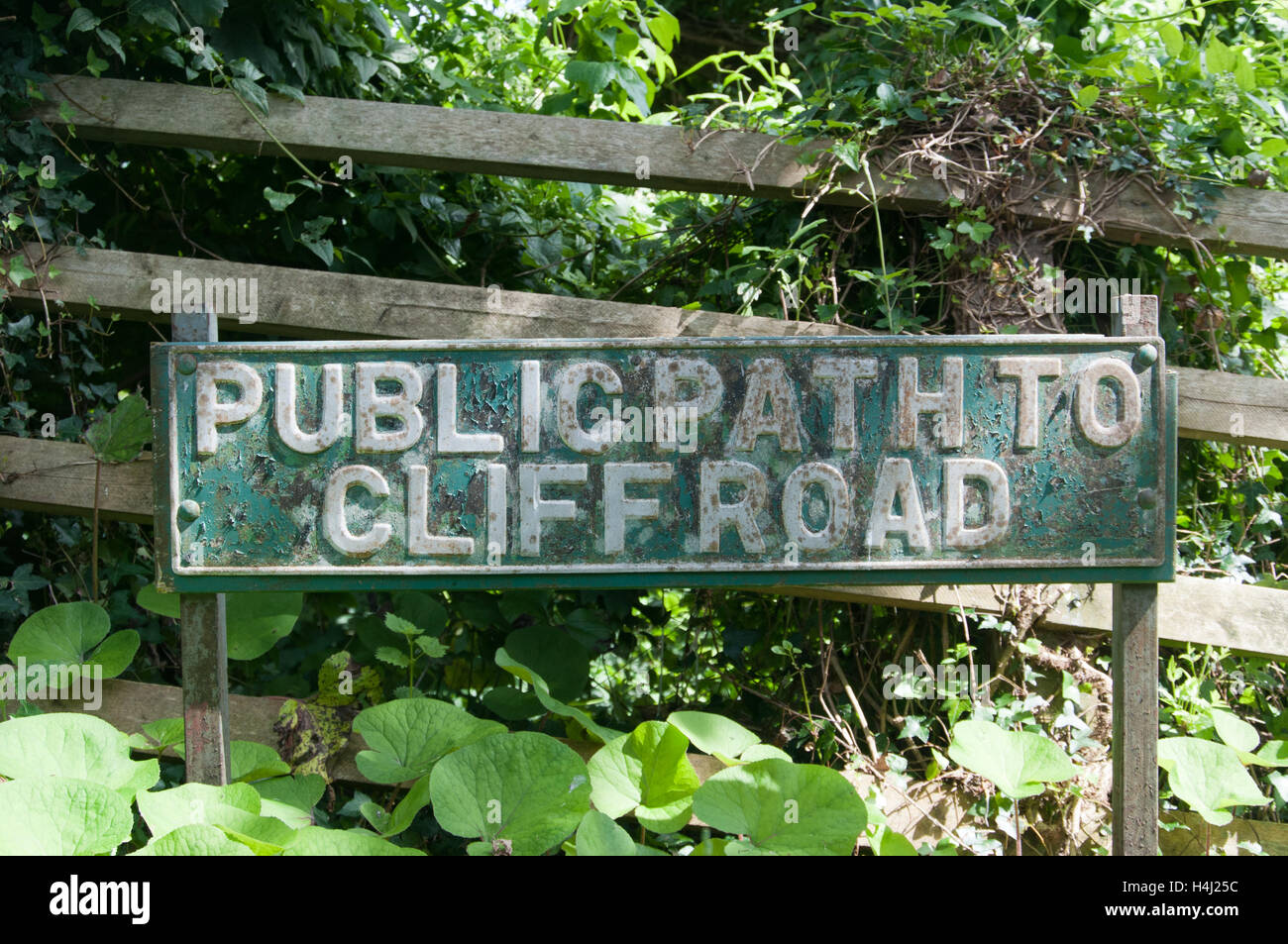 Sign for Public path to cliff road, Salcombe Stock Photo - Alamy