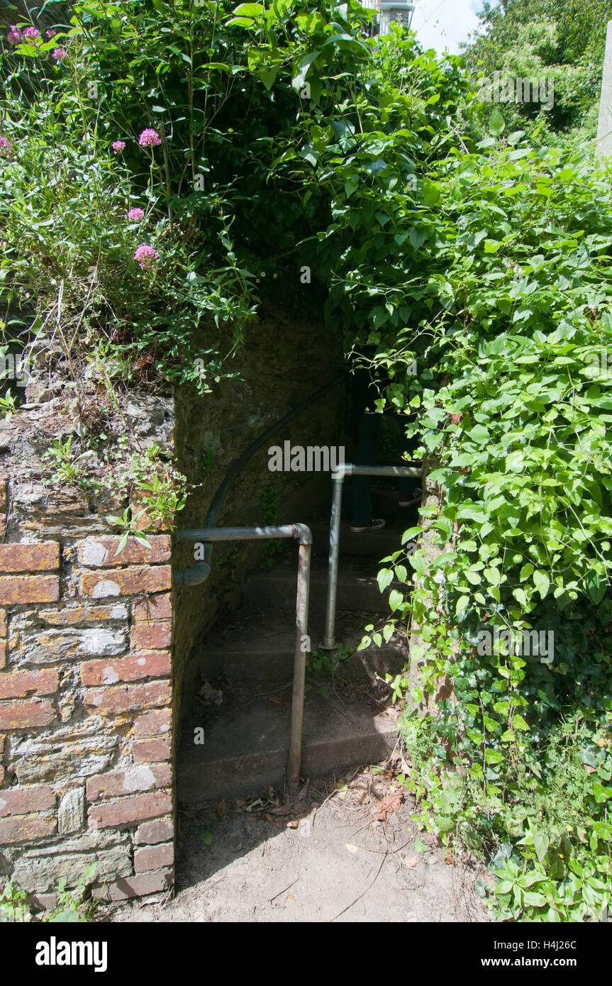 Entrance with path hi-res stock photography and images - Alamy