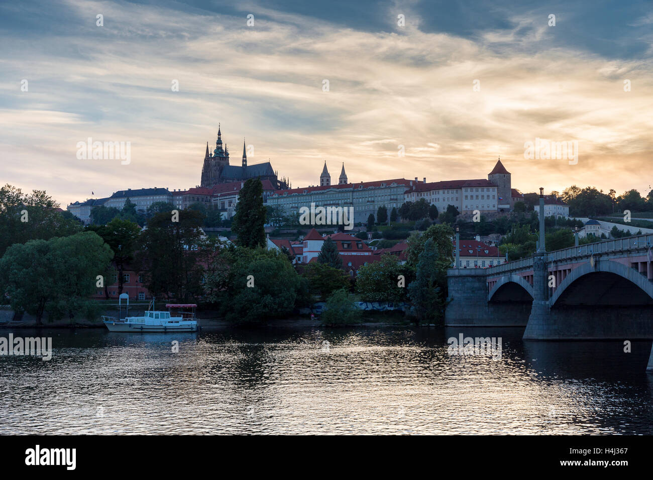 Sunset twilight dusk river bridge hi-res stock photography and images ...
