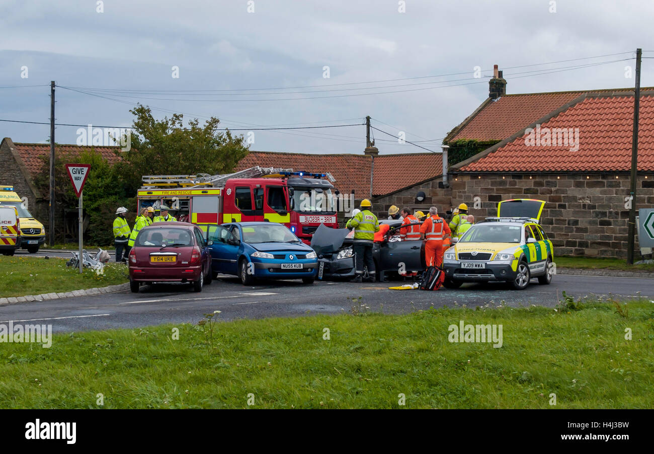 Rescue paramedics ambulance fire hi-res stock photography and images ...