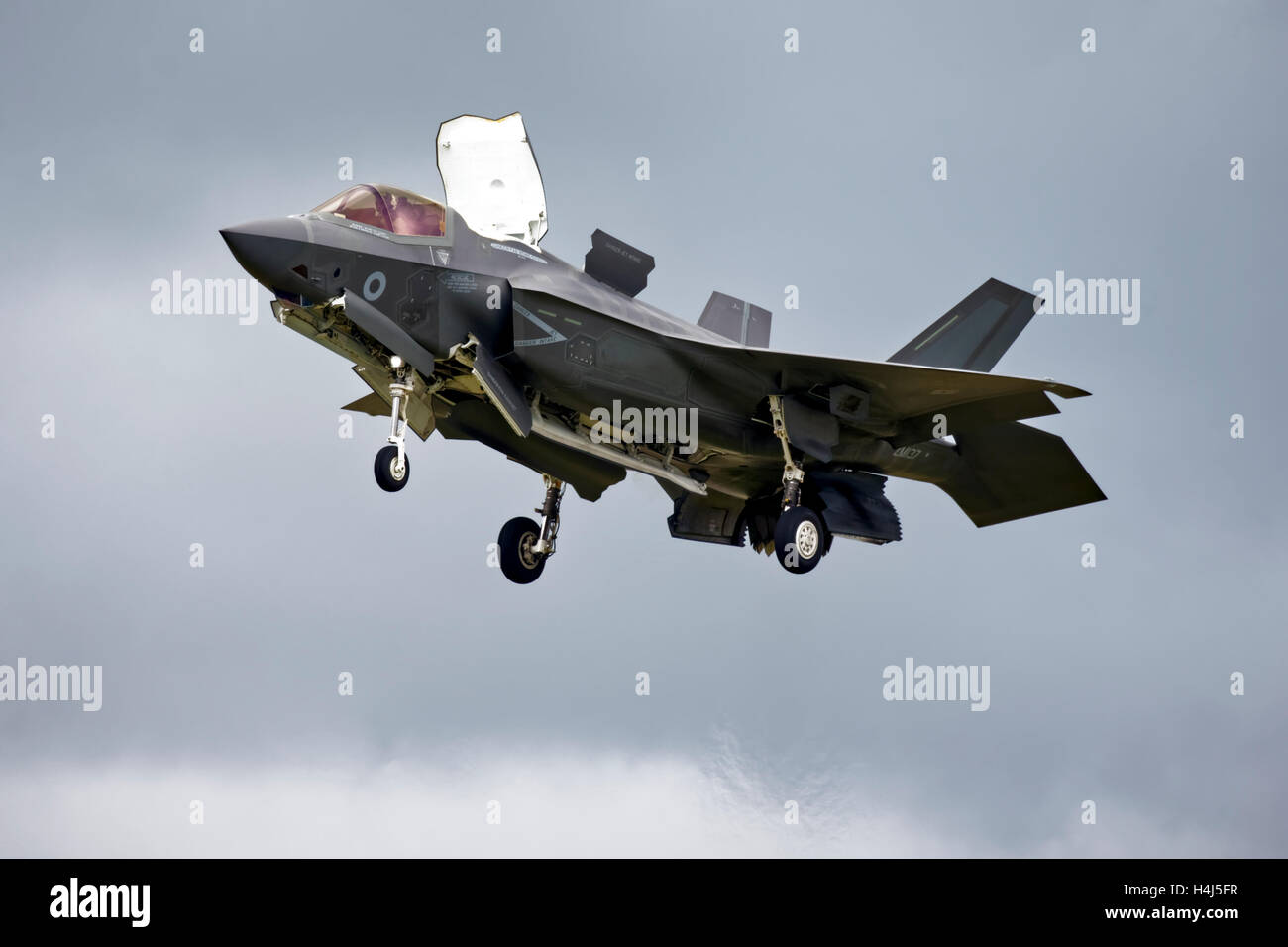F 35b hi-res stock photography and images - Alamy