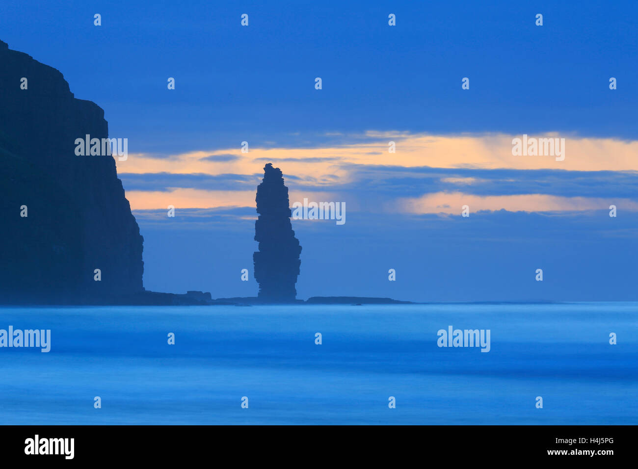 Sunset over Am Buachaille sea stack from Sandwood Bay Sutherland ...