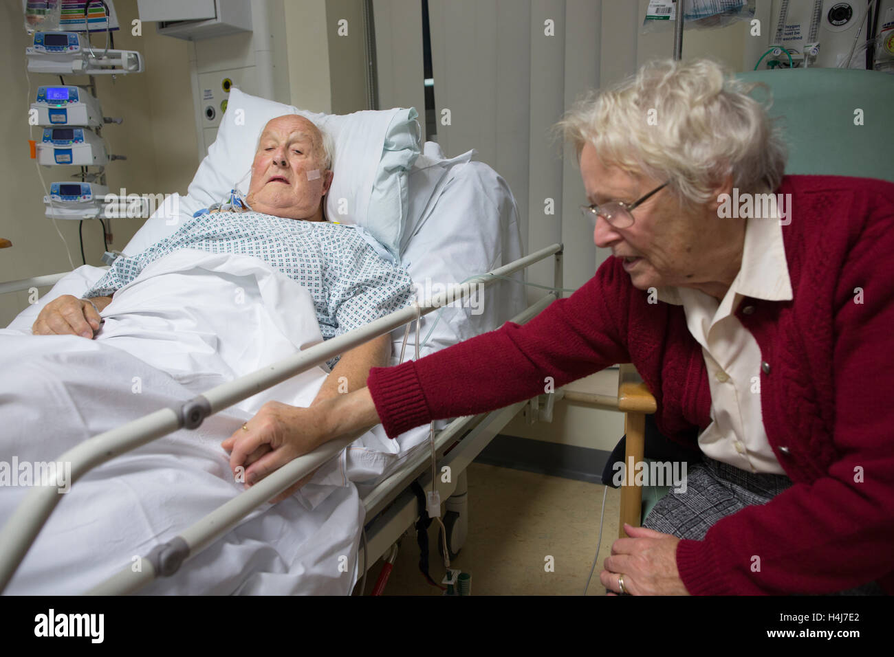 Hospital bed uk hi-res stock photography and images - Alamy