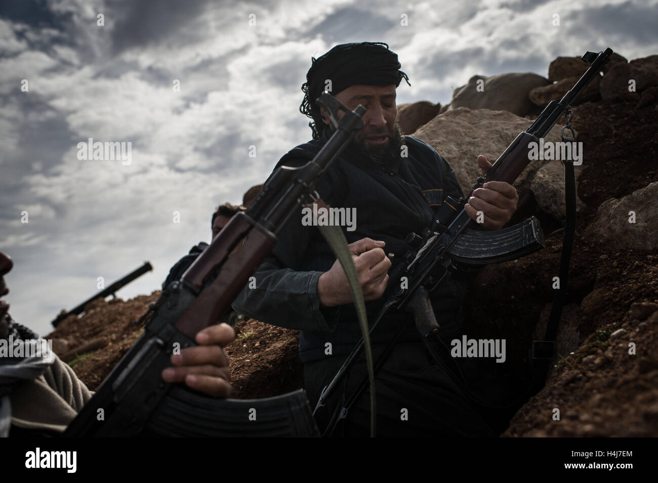 Fights around the airport - 14/02/2013 - Syria / Aleppo / Al-Bab - A ...