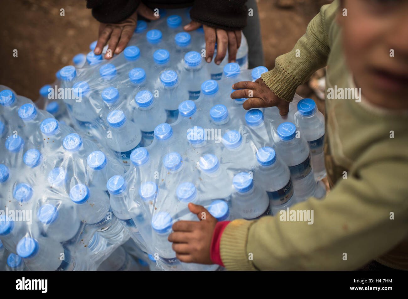 Atme refugee camp daily life - 22/02/2013 - Syria / Aleppo / Azaz ...