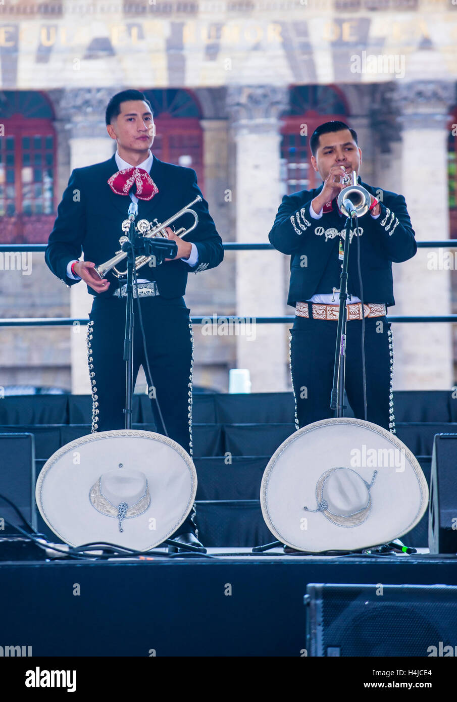 Mariachi band on stage hi-res stock photography and images - Alamy