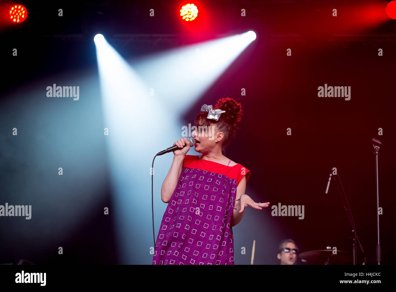 Pop art girl hi-res stock photography and images - Alamy