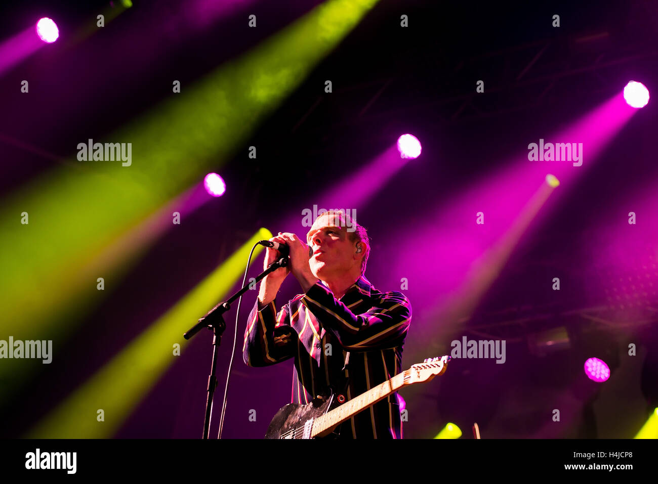 Young scottish singer hi-res stock photography and images - Alamy