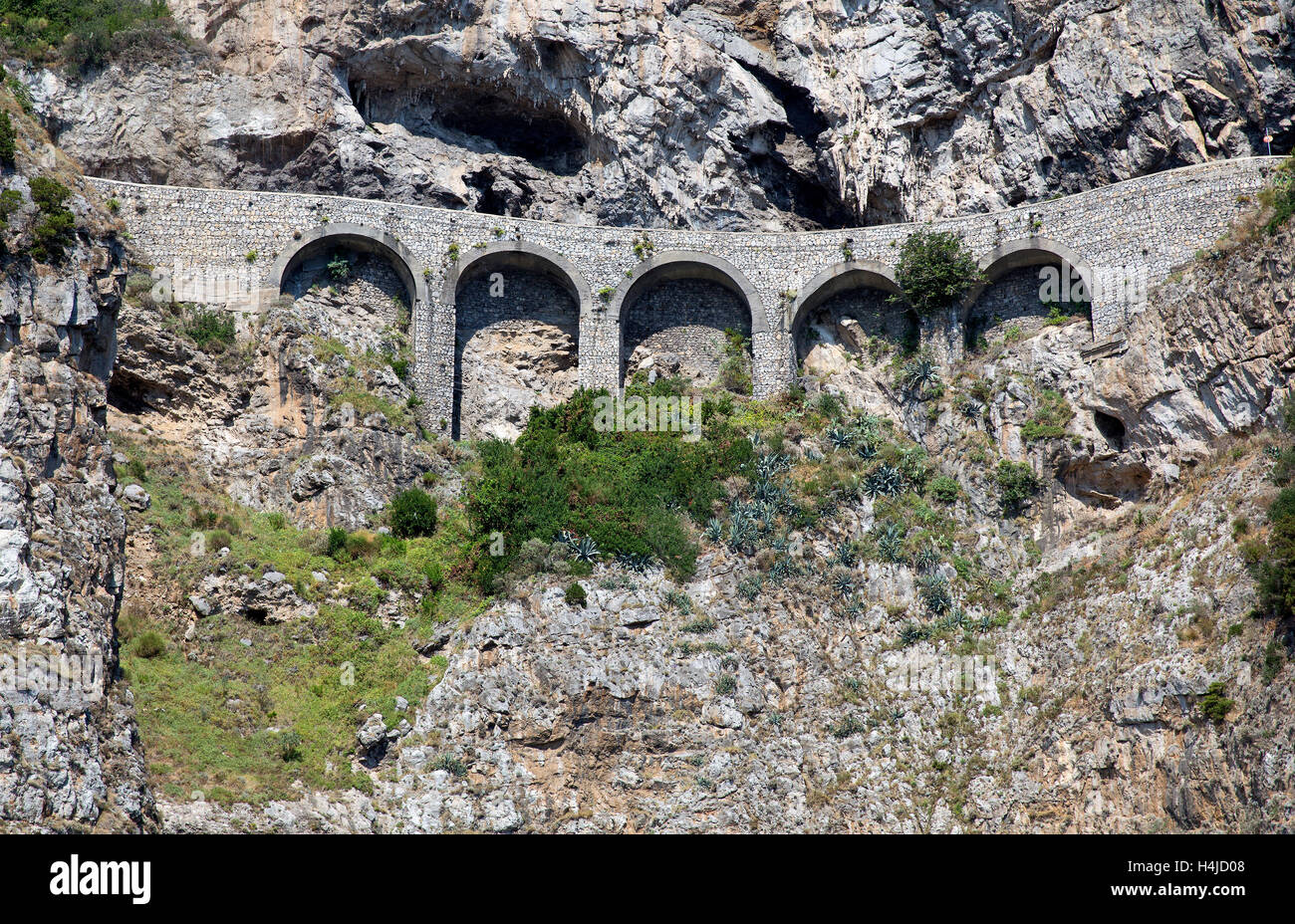 Dangerous road cliff hi-res stock photography and images - Alamy
